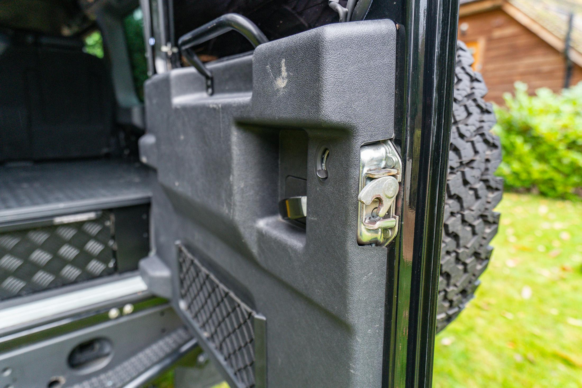 2015 LAND ROVER DEFENDER 110 XS BY URBAN AUTOMOTIVE