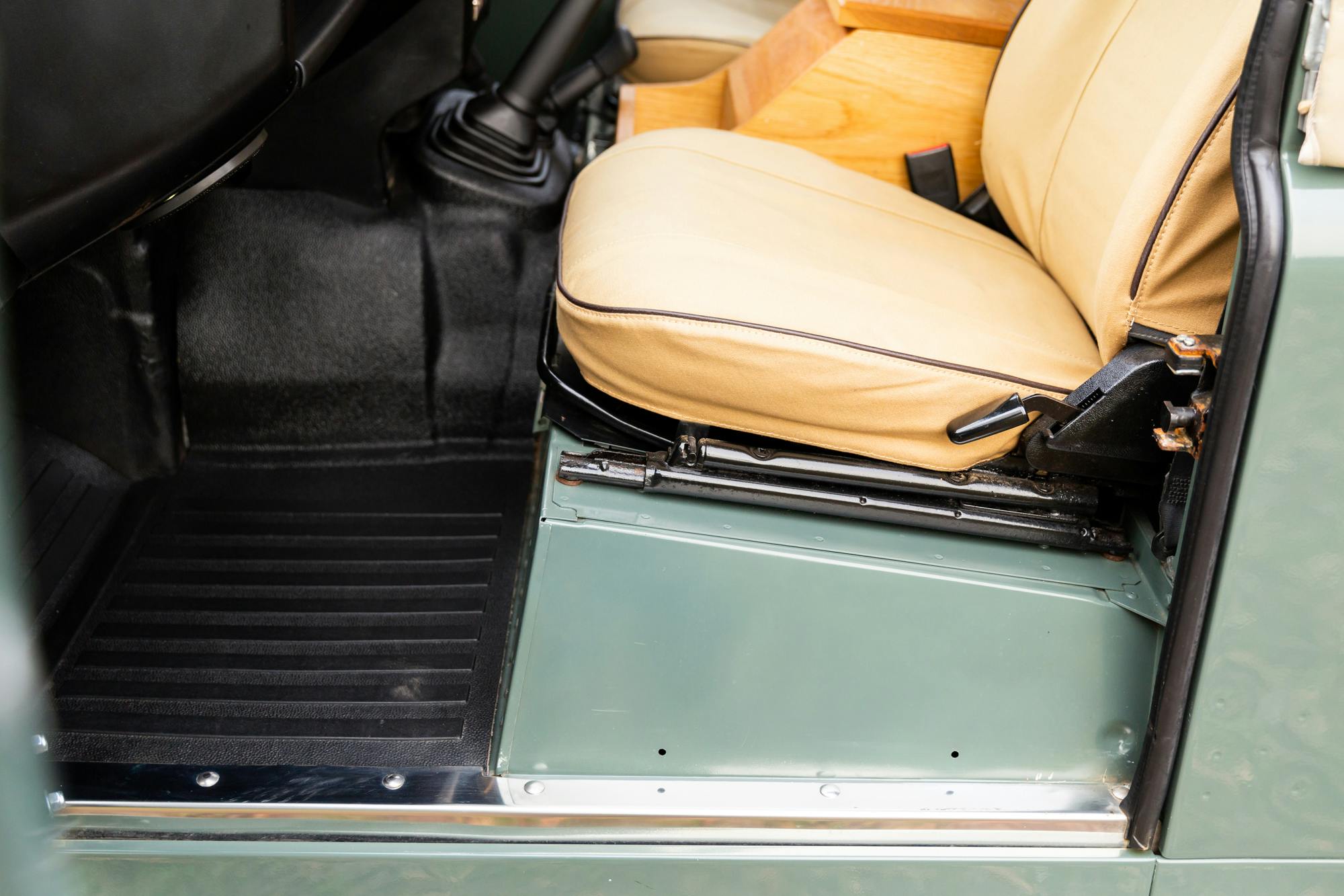 2010 LAND ROVER DEFENDER 90 'OUTLANDER'