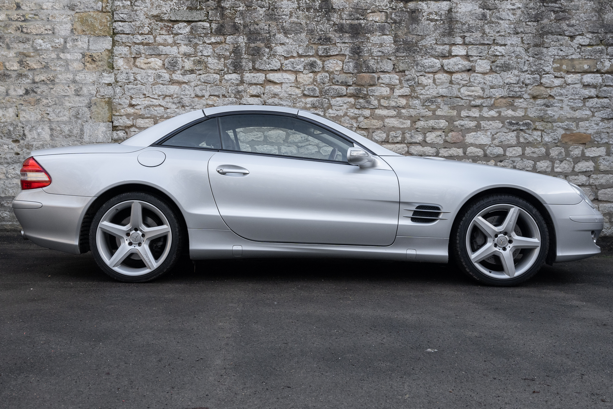 2006 MERCEDES-BENZ SL500 for sale by auction in Malton, North Yorkshire ...