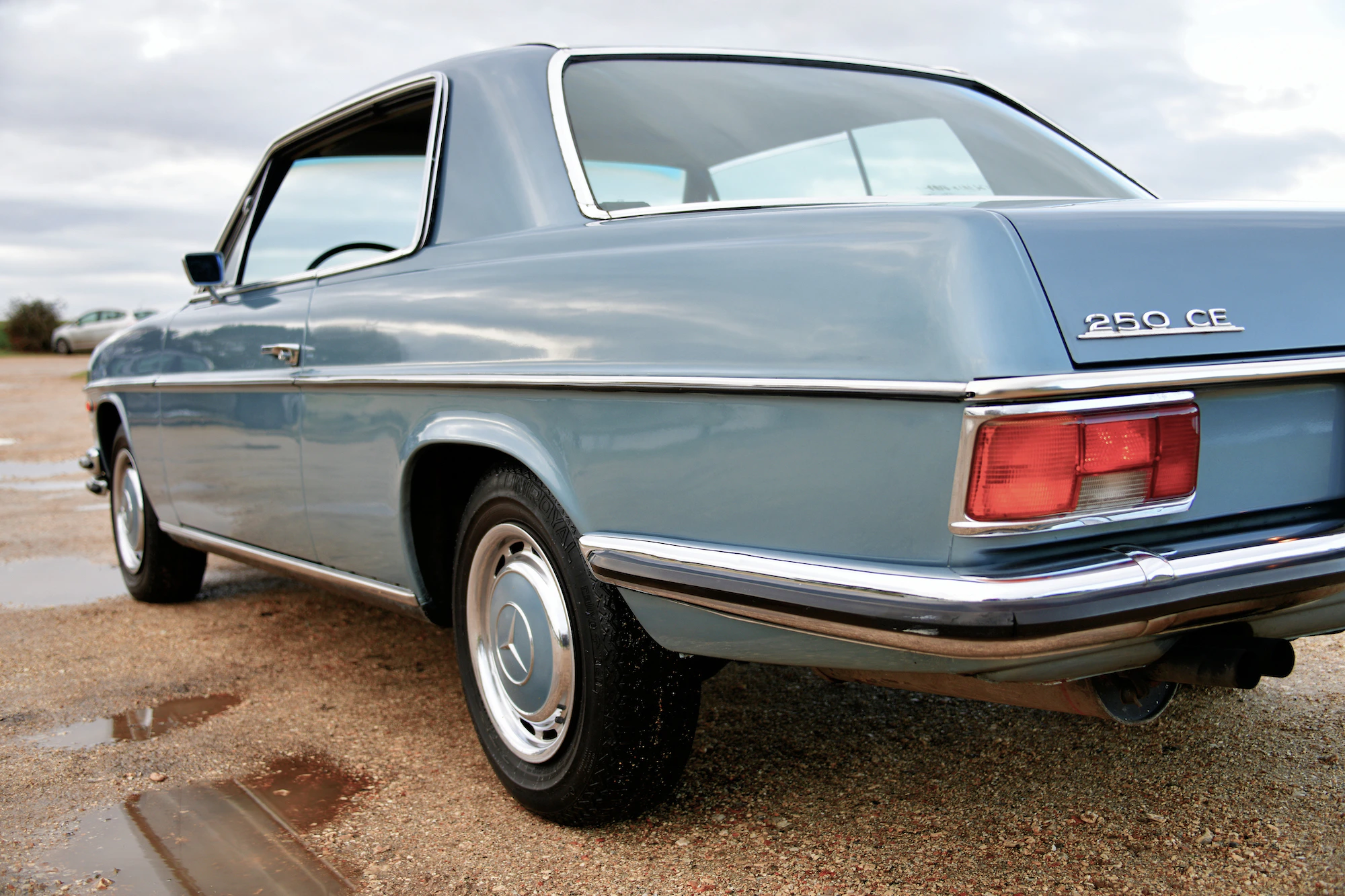 1970 MERCEDES-BENZ (W114) 250 CE