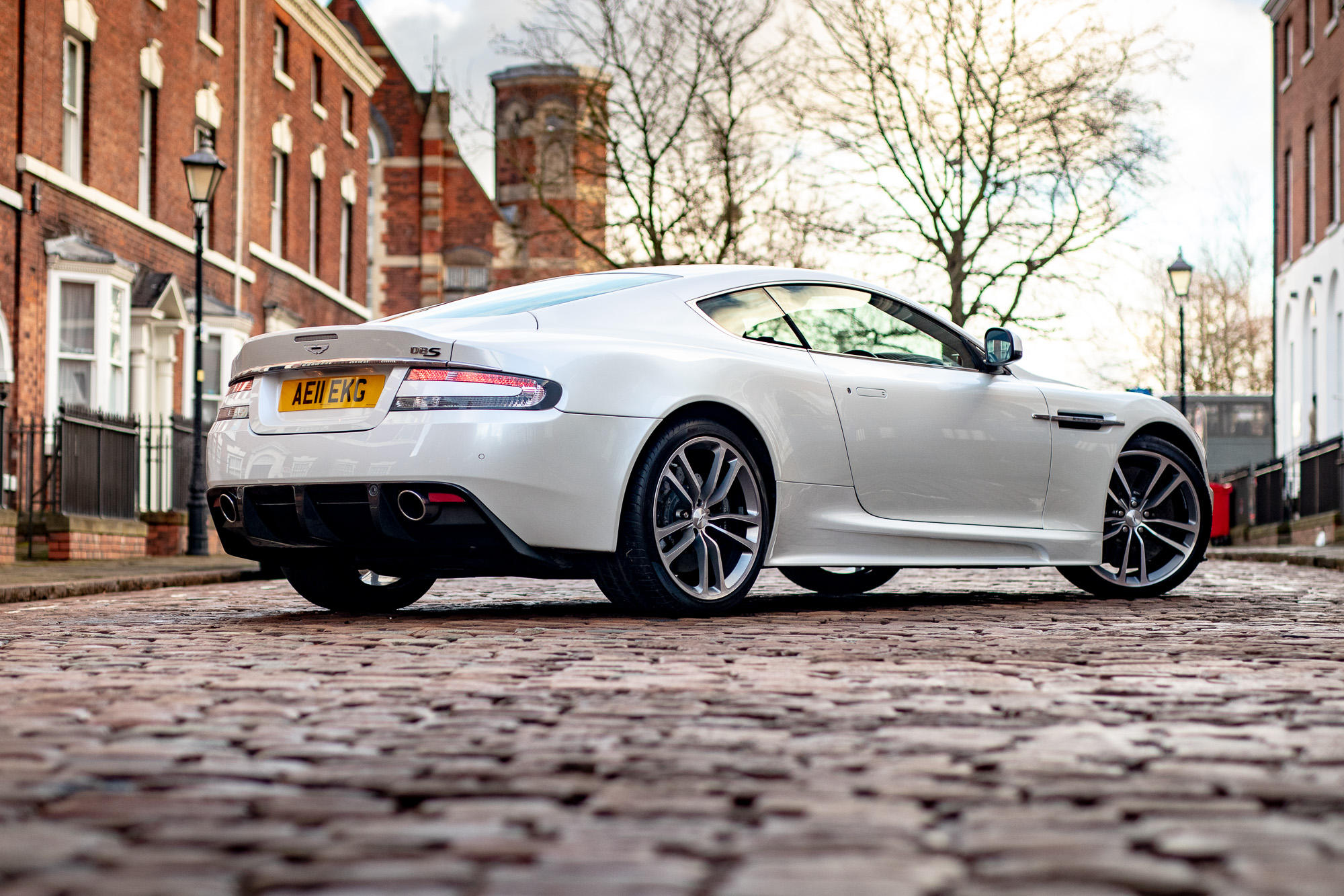 2011 ASTON MARTIN DBS