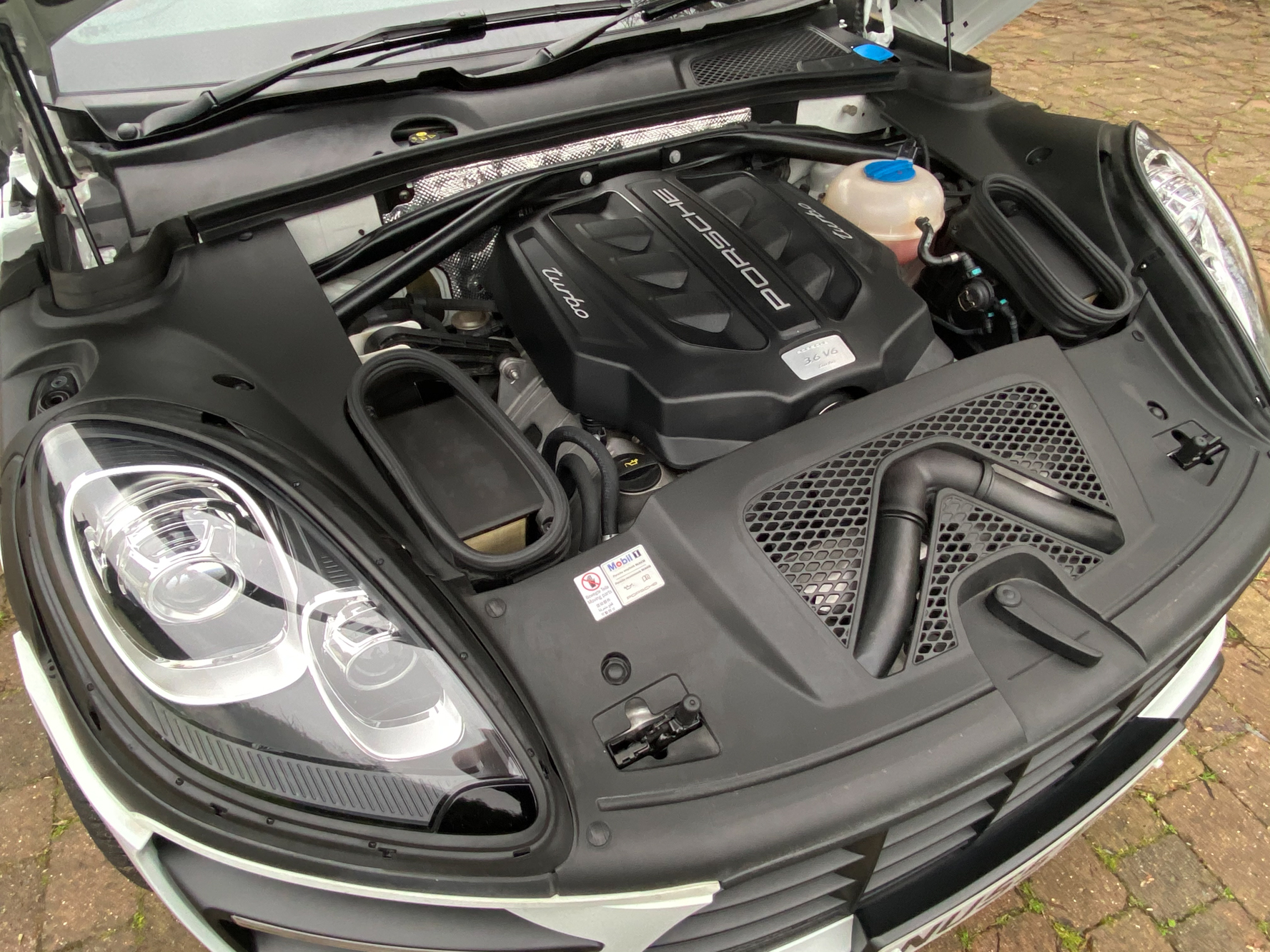2014 PORSCHE MACAN TURBO