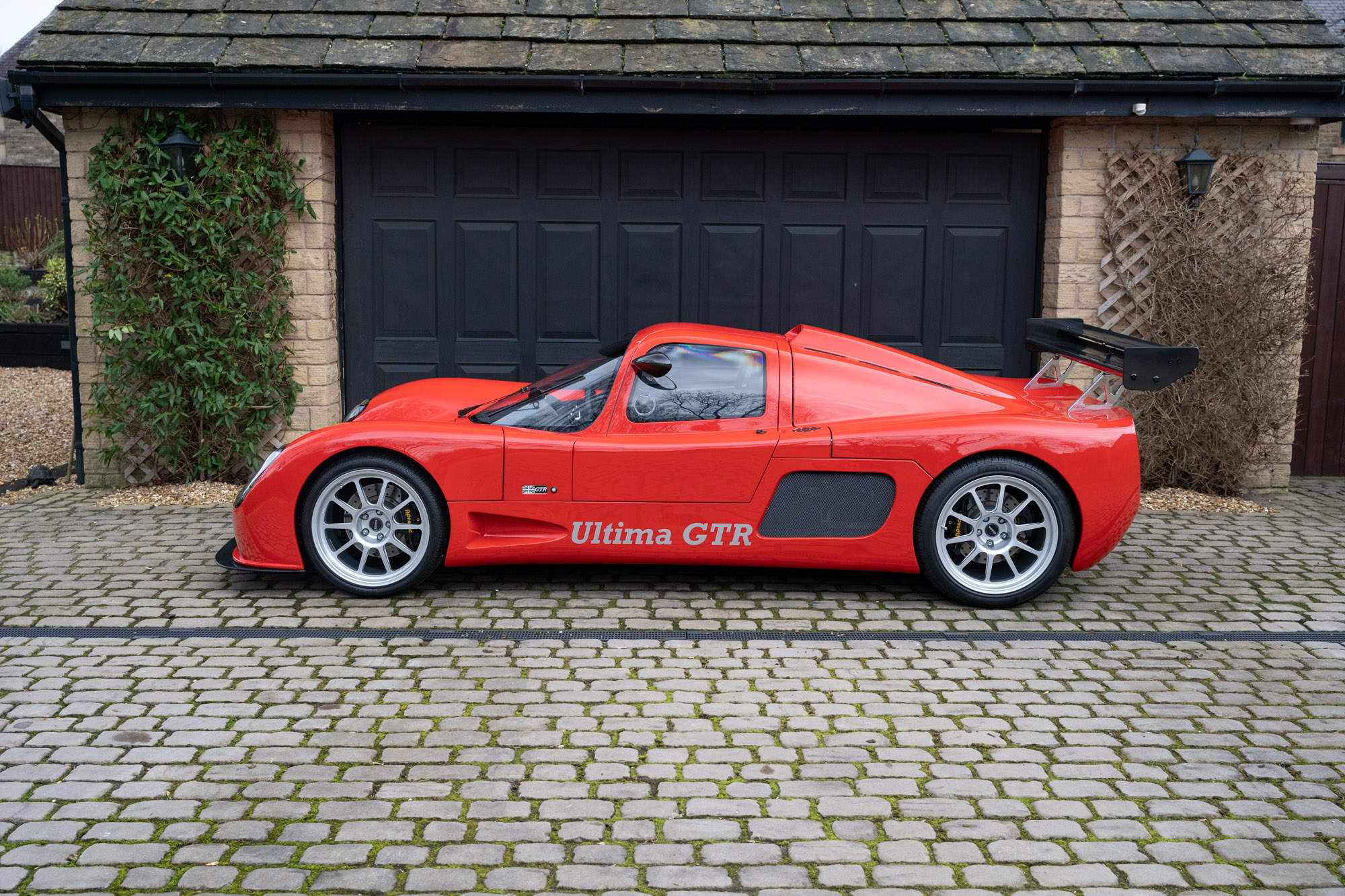 2017 ULTIMA GTR