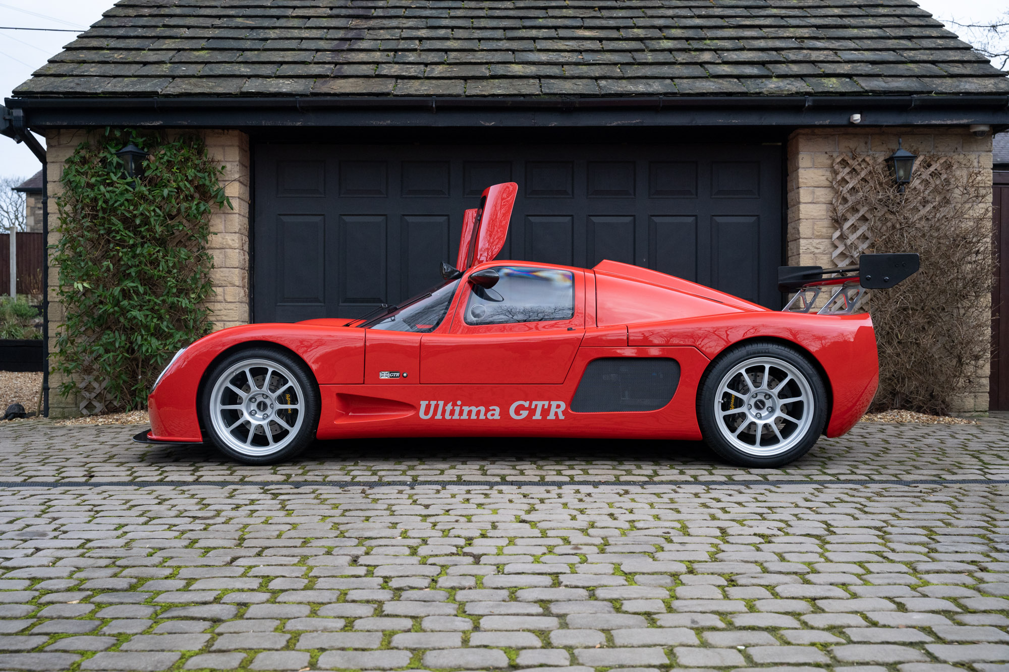 2017 ULTIMA GTR