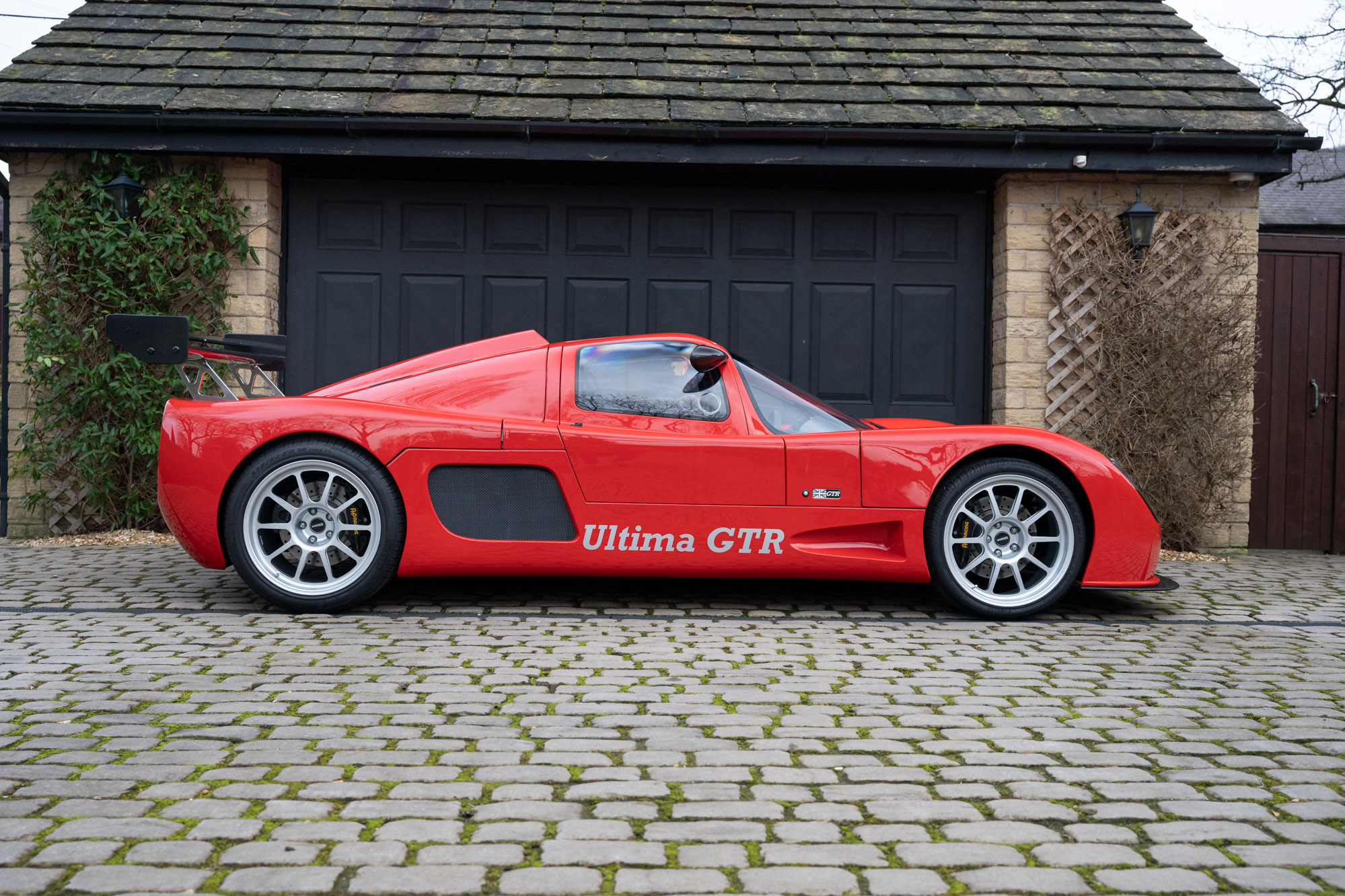 2017 ULTIMA GTR