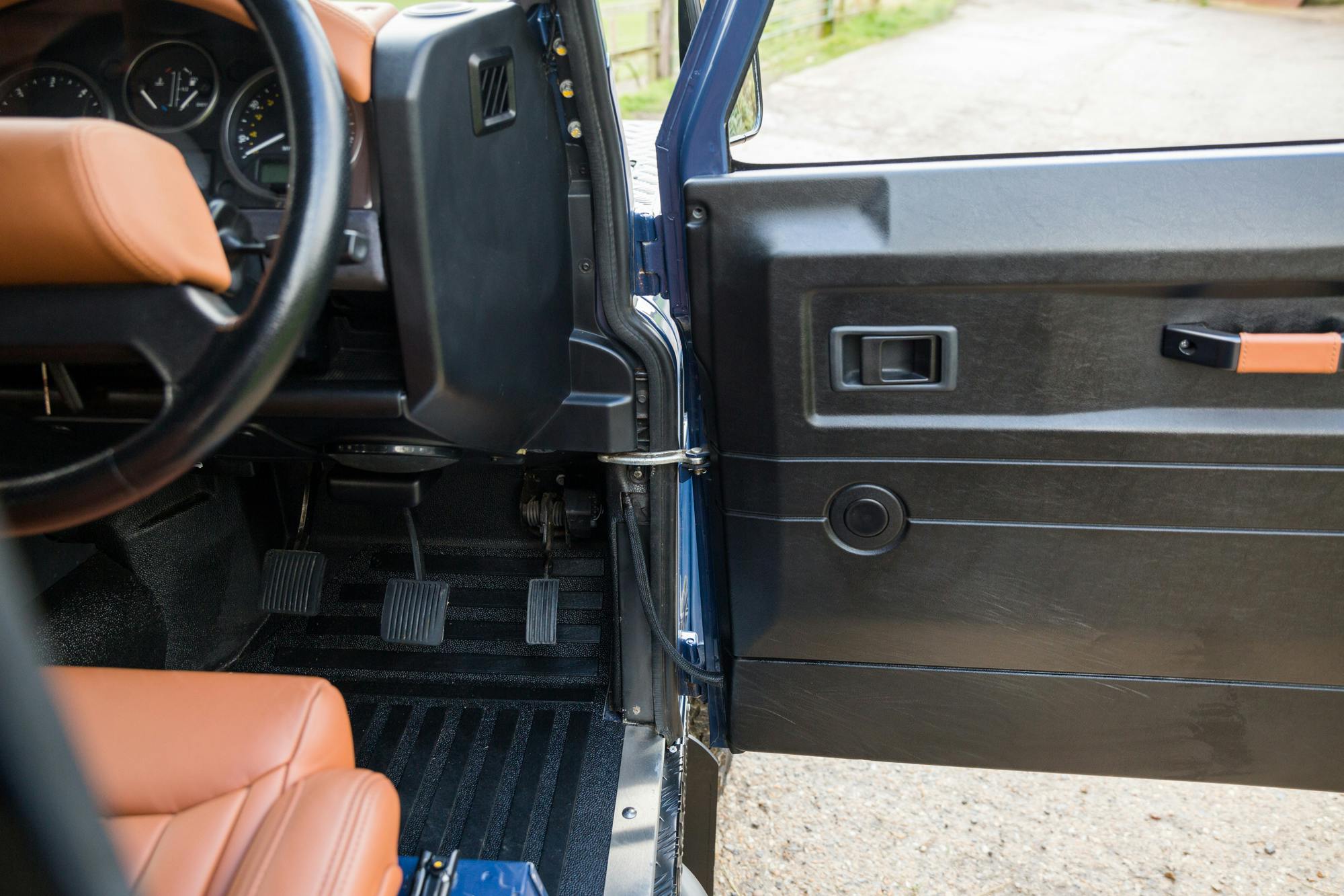 2010 LAND ROVER DEFENDER 90 SOFT TOP CUSTOM