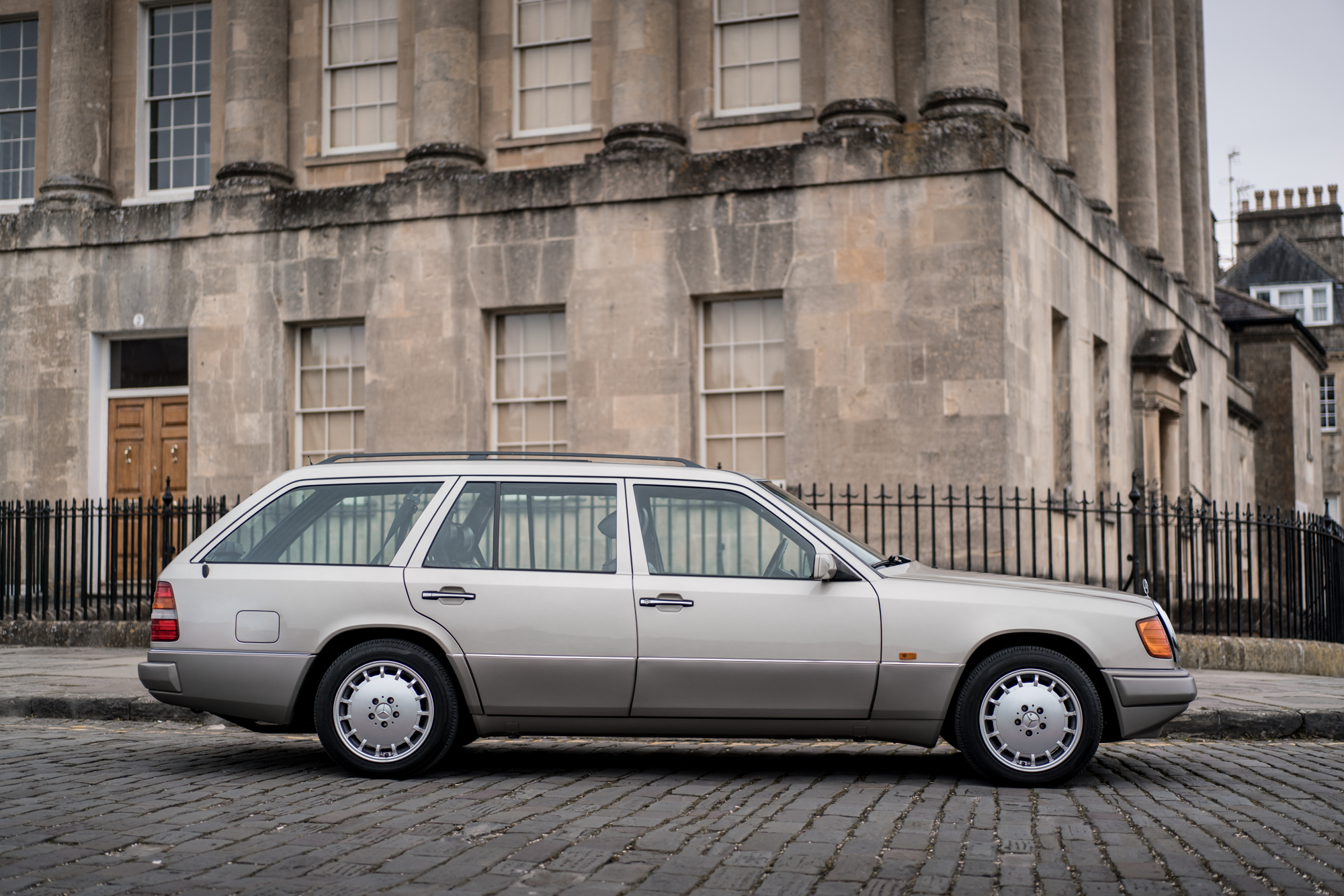 1989 MERCEDES-BENZ (W124) 300TE-24 for sale by auction in Bath ...