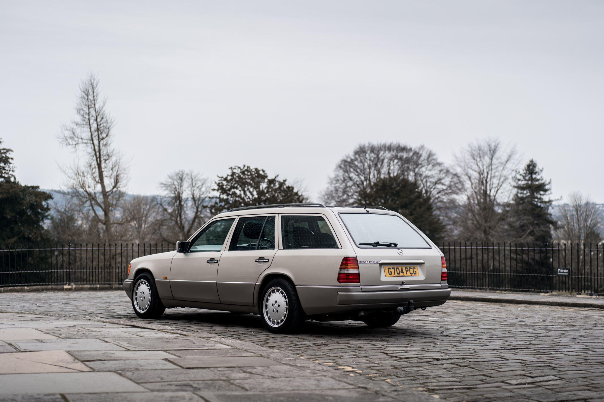 1989 MERCEDES-BENZ (W124) 300TE-24 for sale by auction in Bath ...