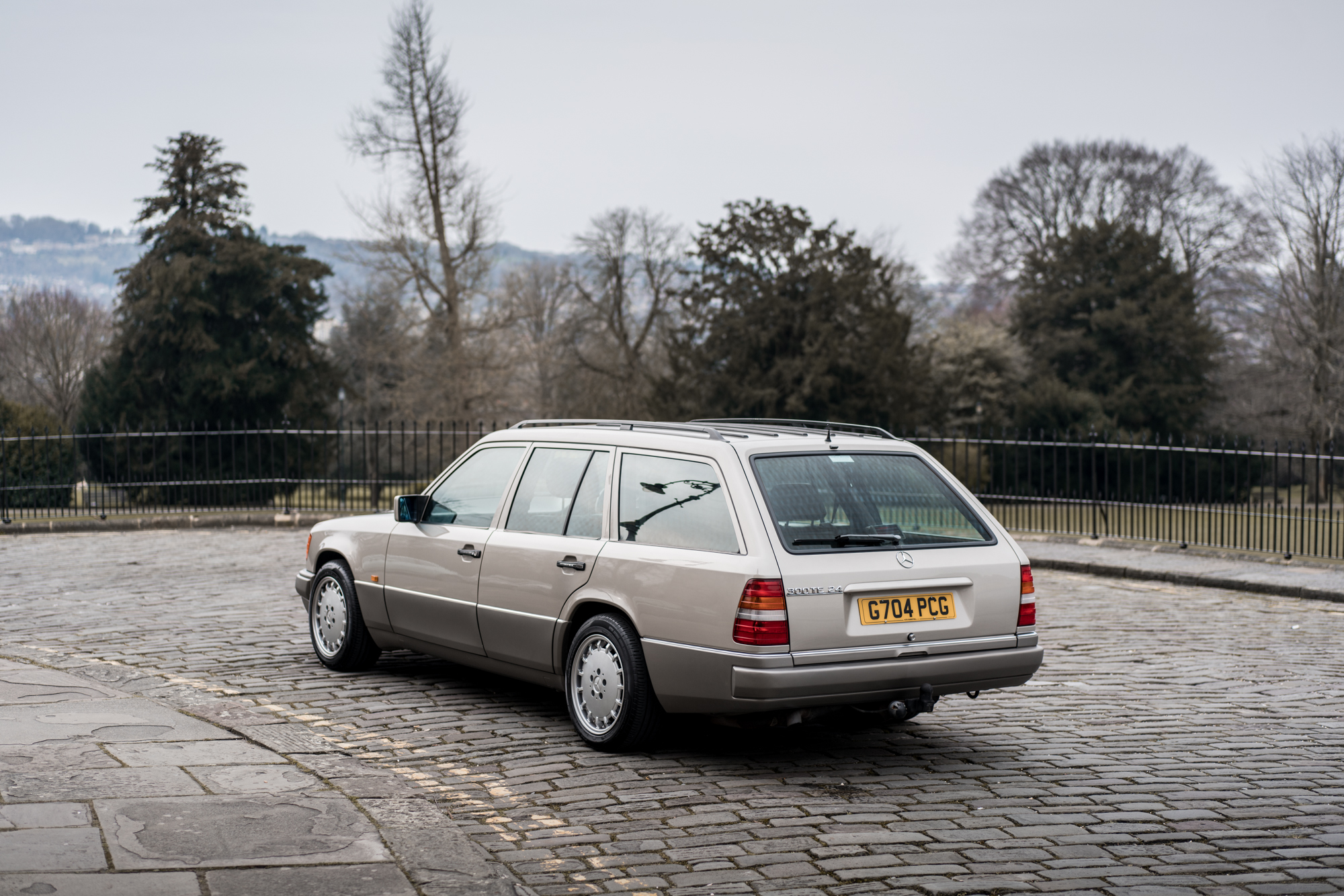 1989 MERCEDES-BENZ (W124) 300TE-24 for sale by auction in Bath ...