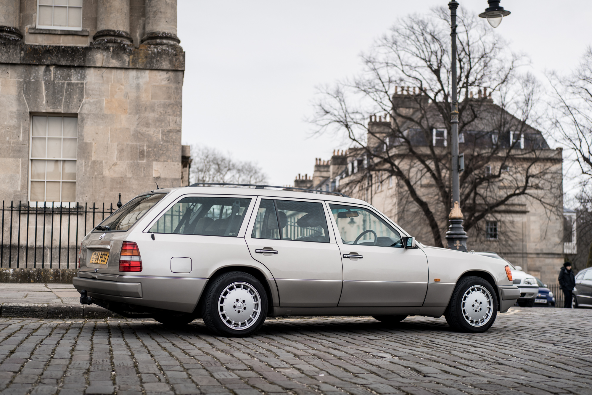 1989 MERCEDES-BENZ (W124) 300TE-24 for sale by auction in Bath ...
