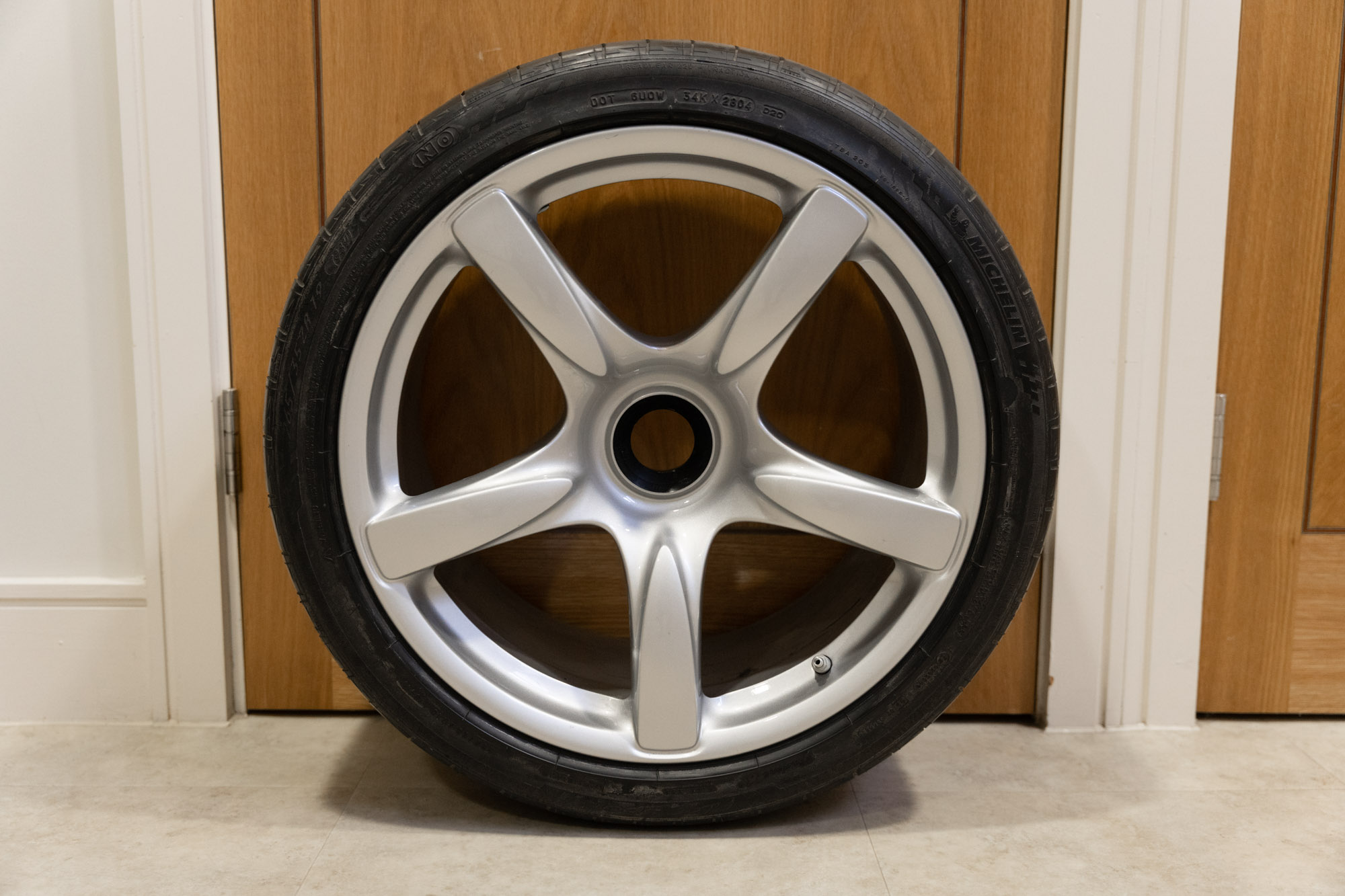 PORSCHE CARRERA GT - ORIGINAL WHEELS AND TYRES