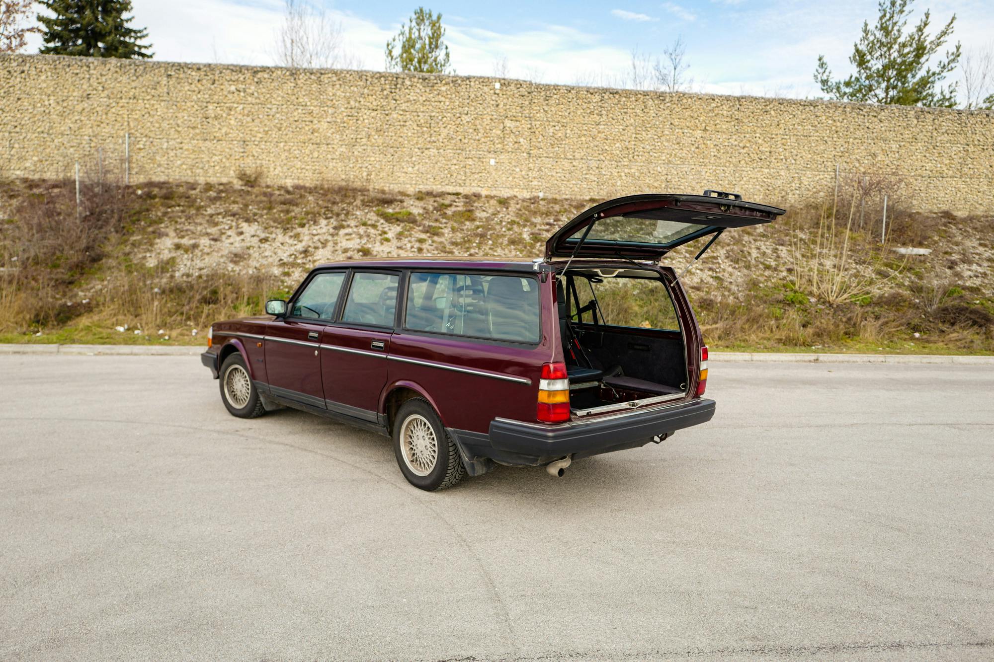 1995 VOLVO 245
