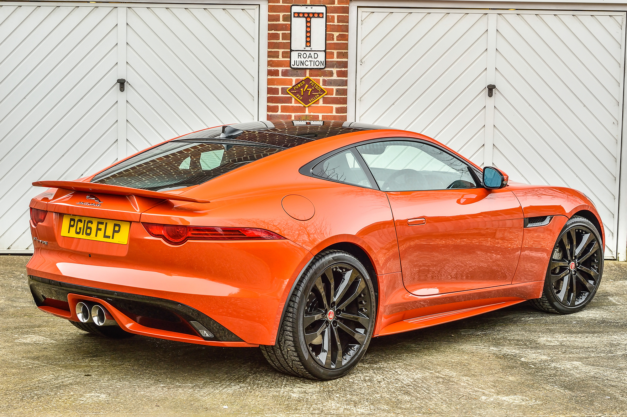 2016 JAGUAR F-TYPE V6 COUPE