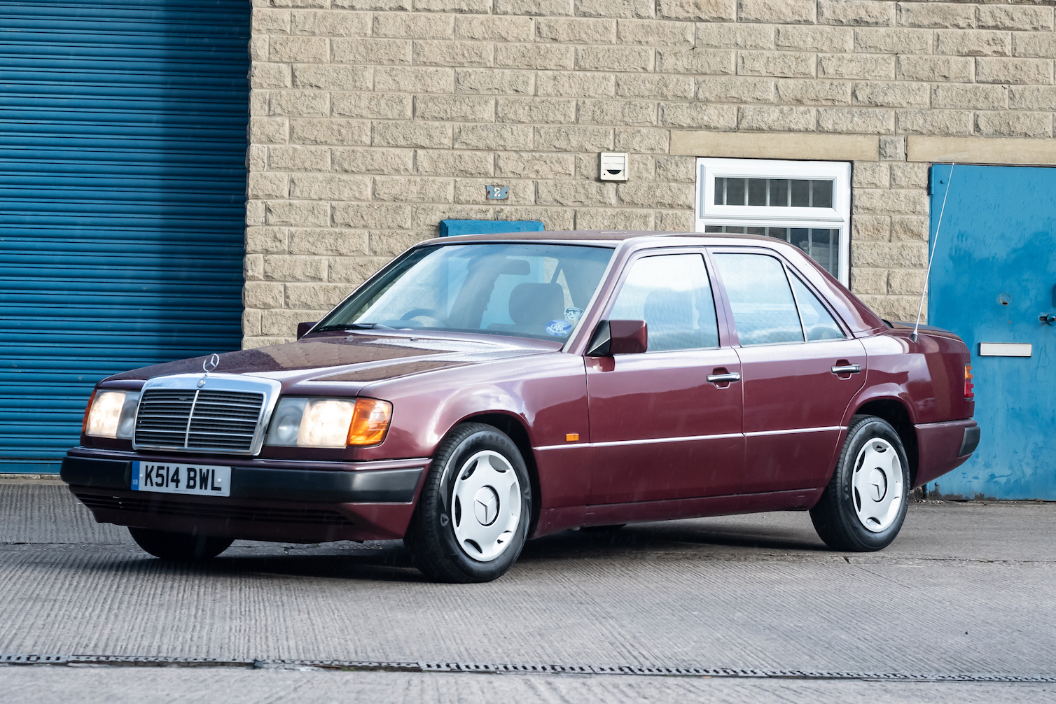 1992 MERCEDES-BENZ (W124) 230E
