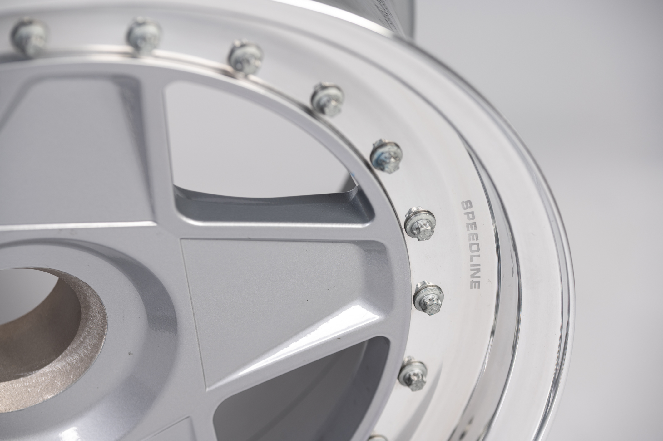 FERRARI F40 - SET OF RESTORED ALLOY WHEELS