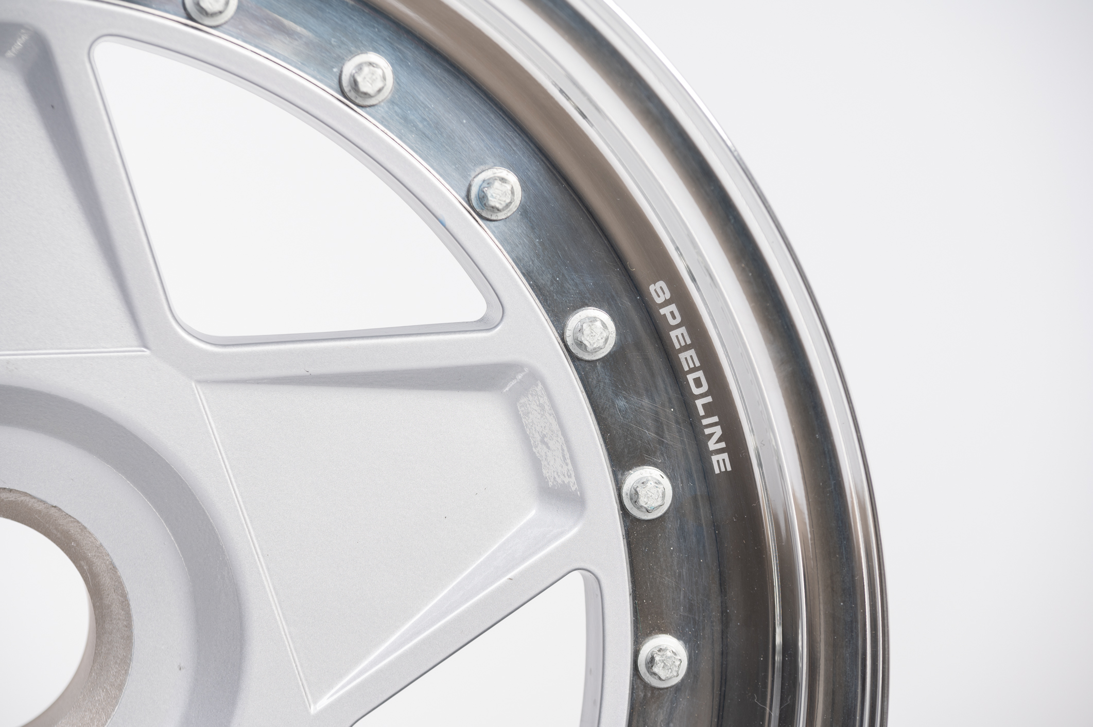 FERRARI F40 - SET OF RESTORED ALLOY WHEELS