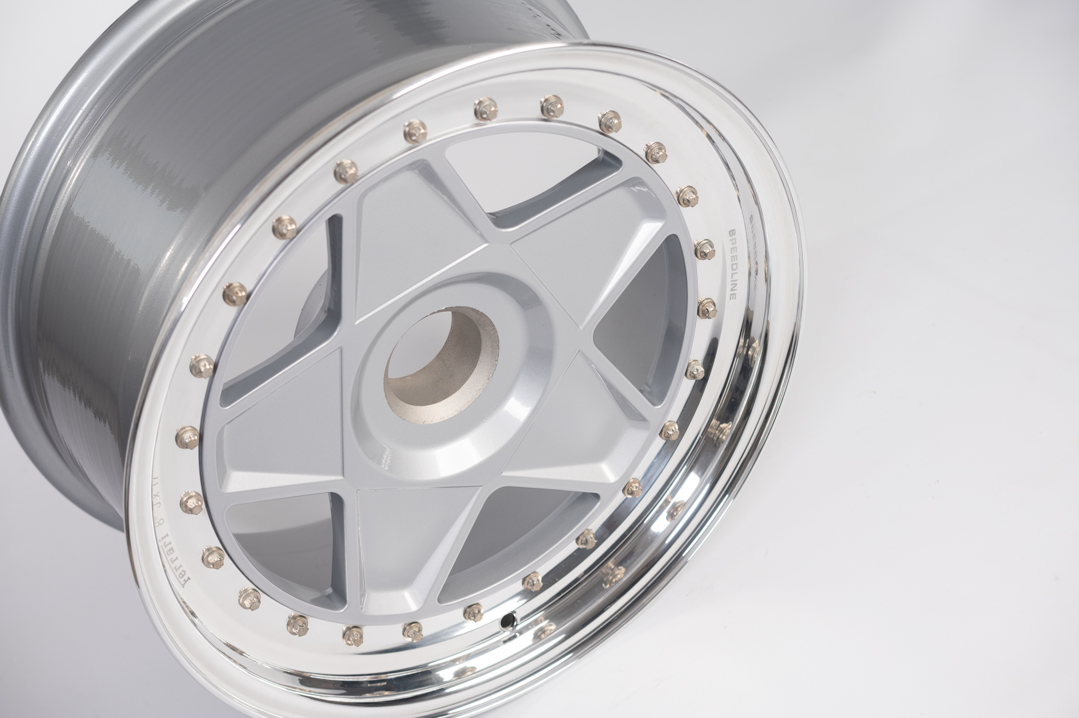 FERRARI F40 - SET OF RESTORED ALLOY WHEELS