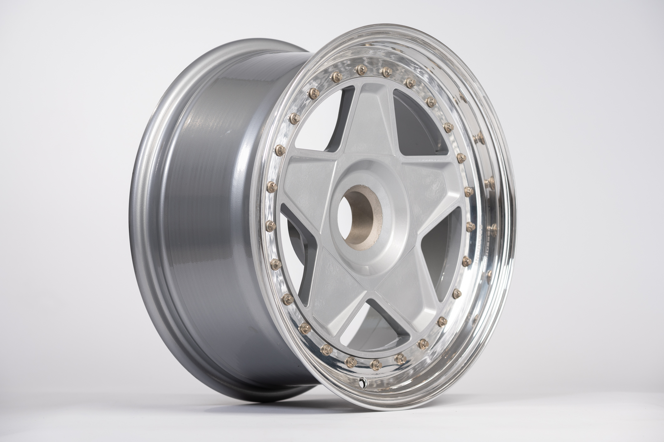 FERRARI F40 - SET OF RESTORED ALLOY WHEELS