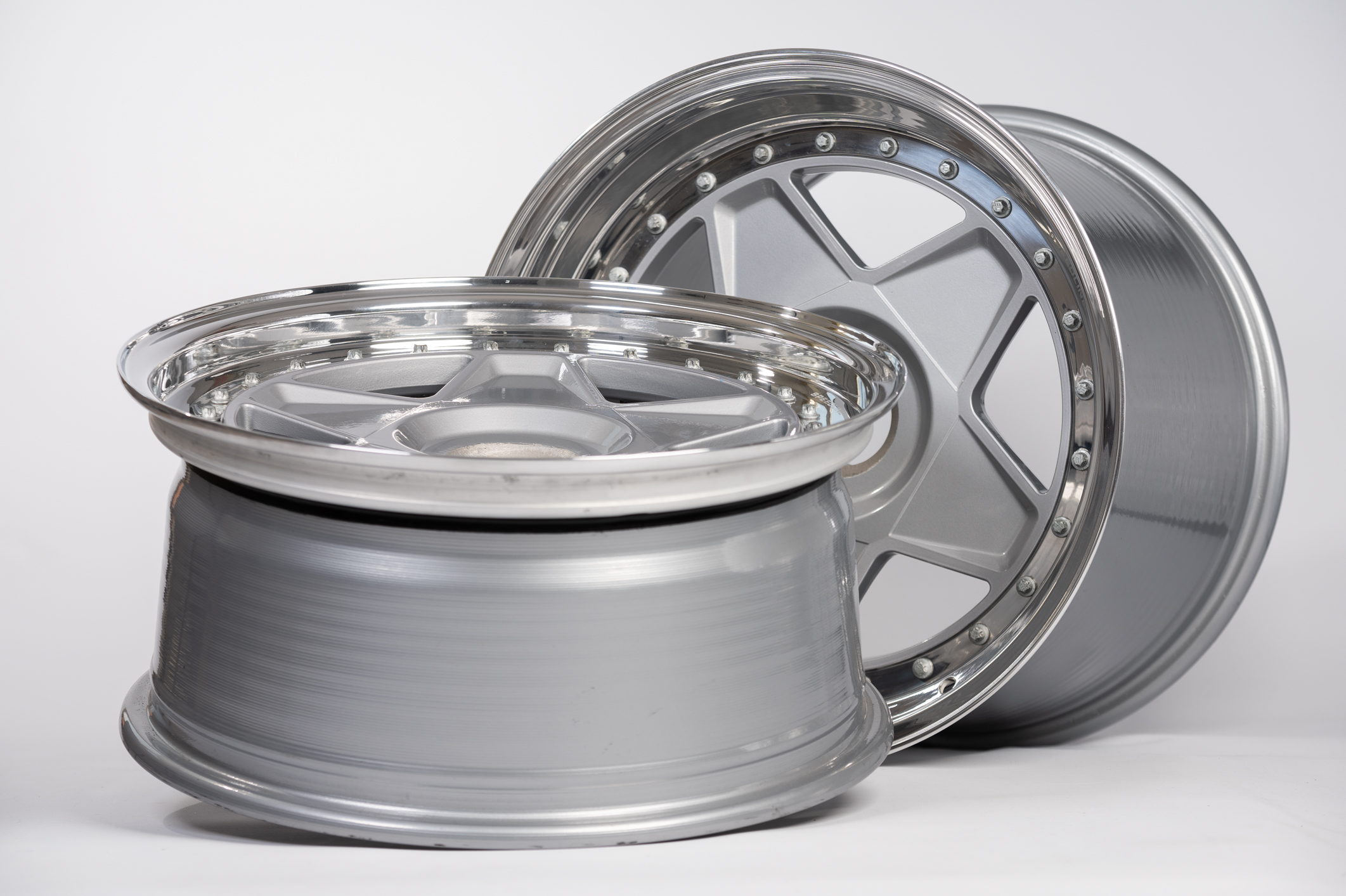 FERRARI F40 - SET OF RESTORED ALLOY WHEELS for sale by auction in Poole ...