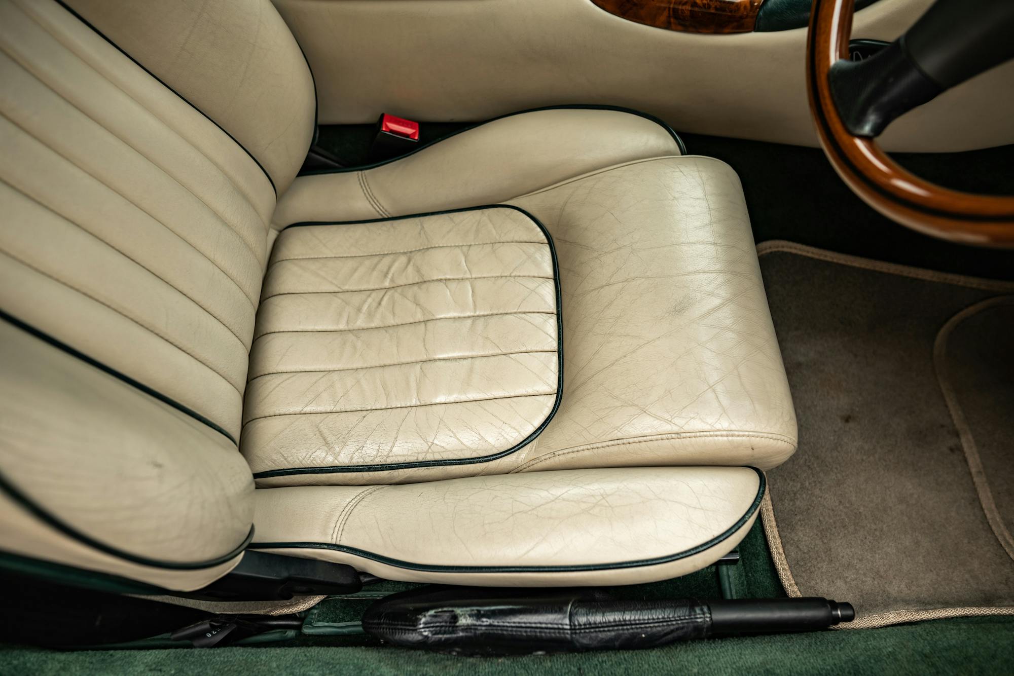 1995 ASTON MARTIN DB7