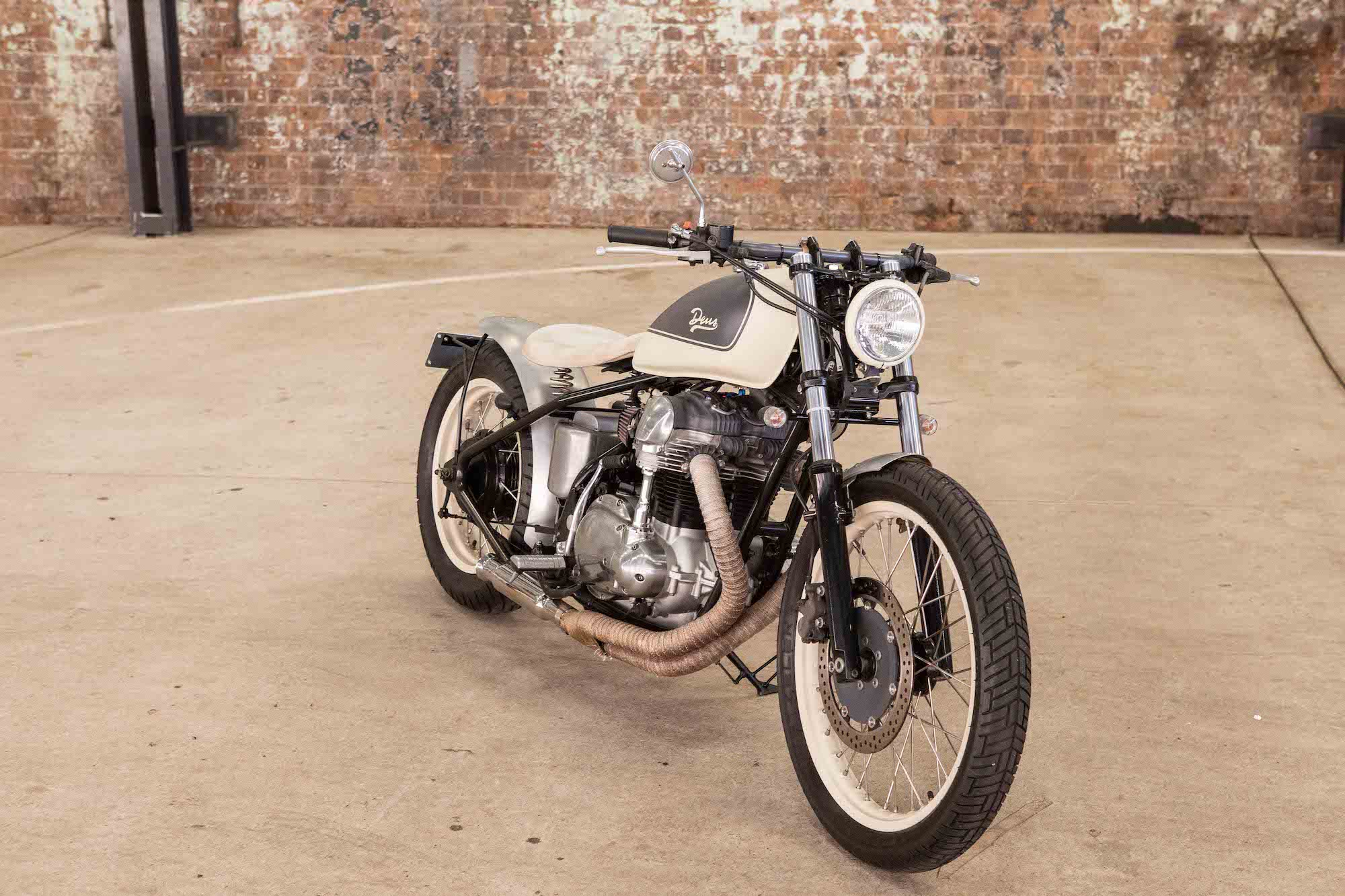 2004 KAWASAKI W650 DEUS CUSTOM BOBBER for sale by auction in Camperdown ...