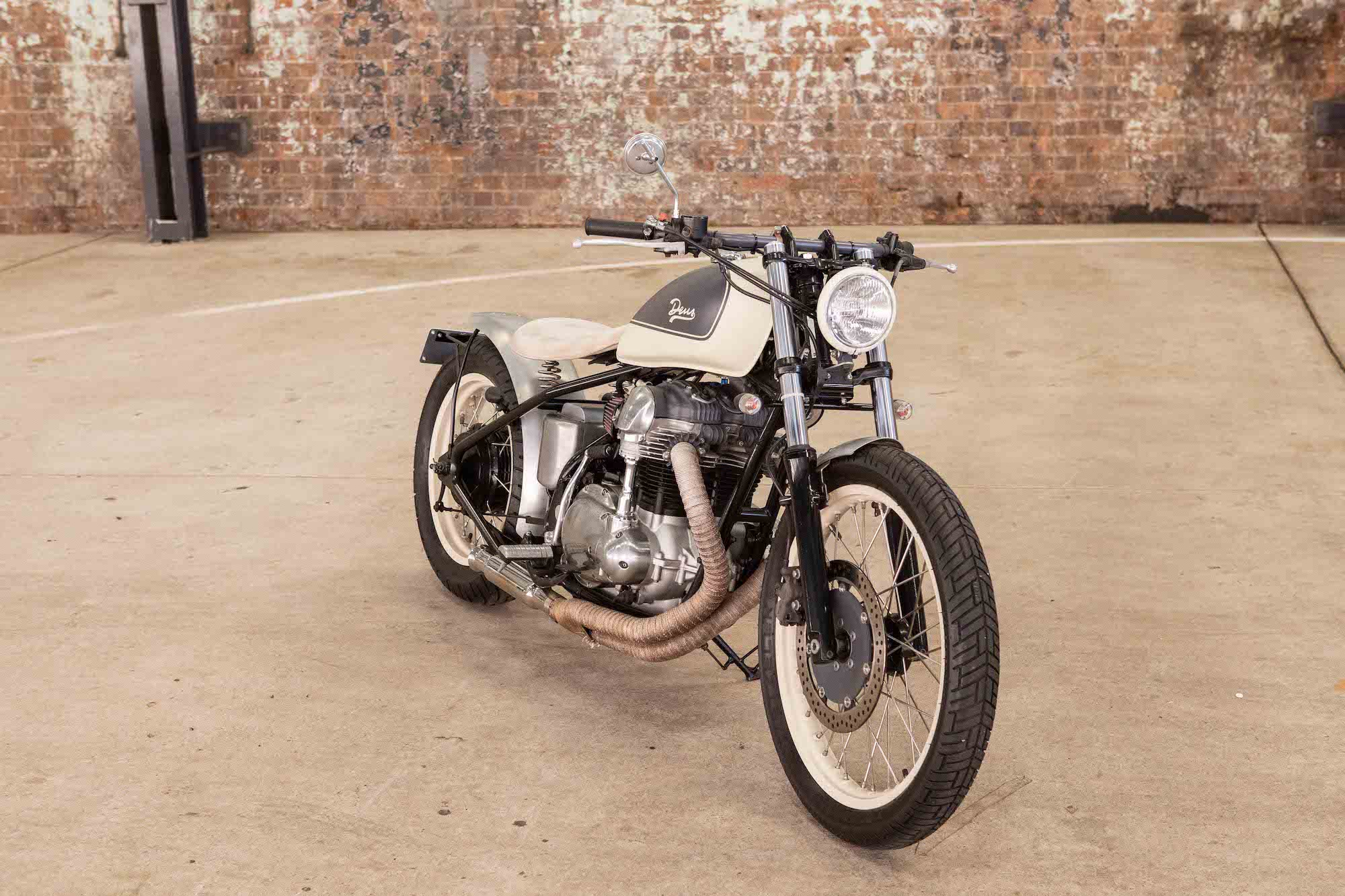 2004 KAWASAKI W650 DEUS CUSTOM BOBBER for sale by auction in Camperdown ...