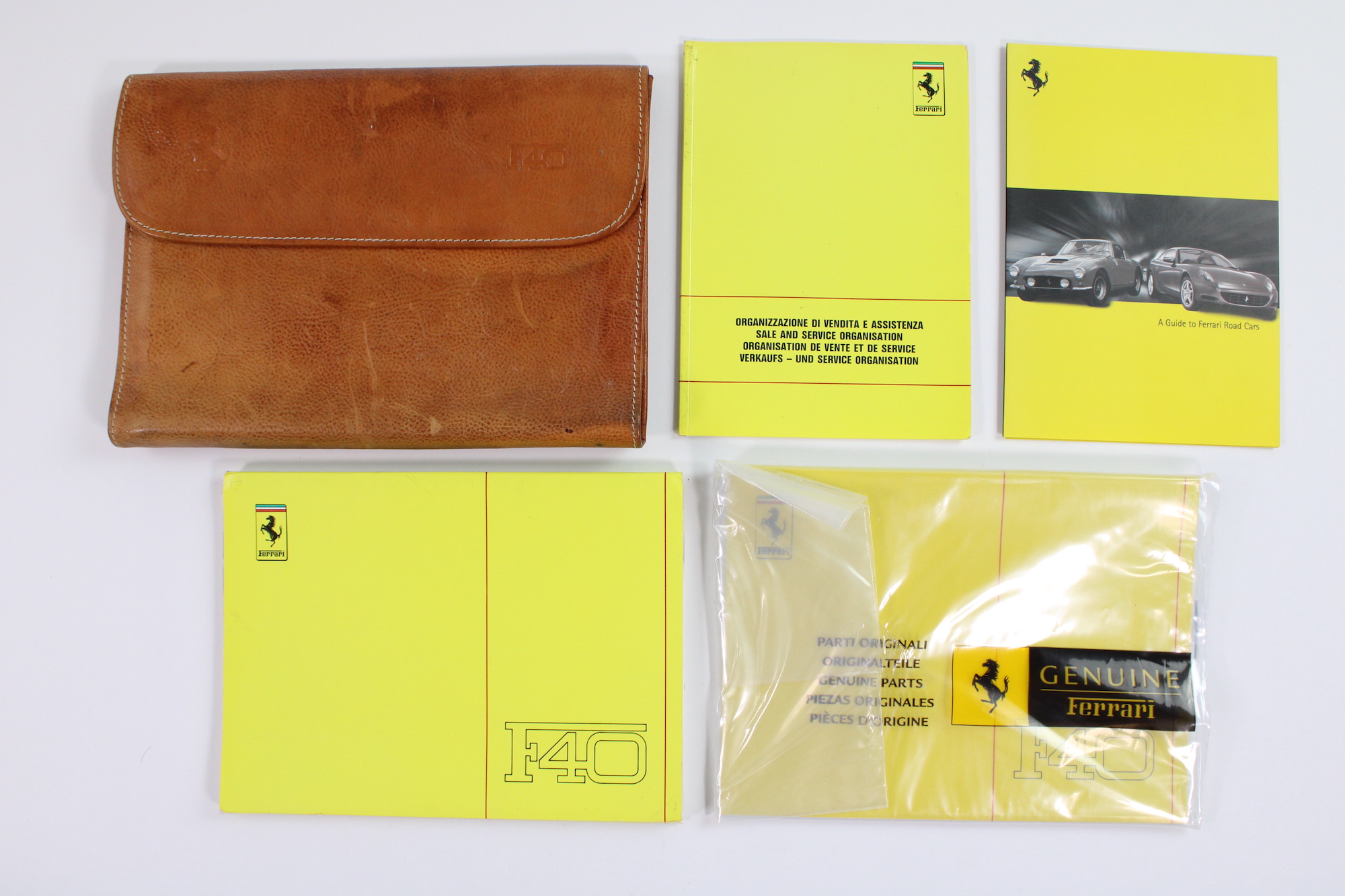 FERRARI F40 BOOKS AND POUCH SET
