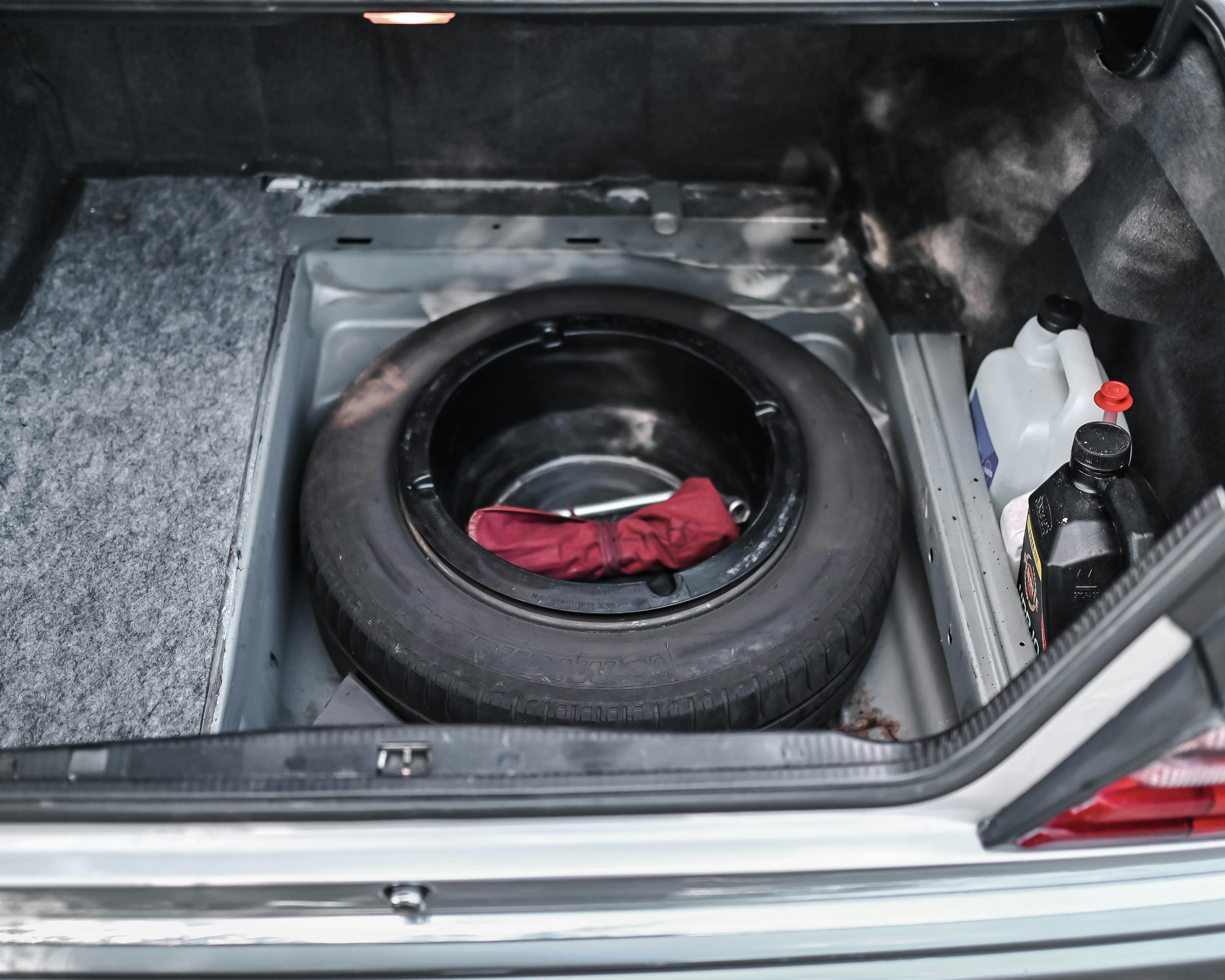 1994 MERCEDES-BENZ (W124) E320