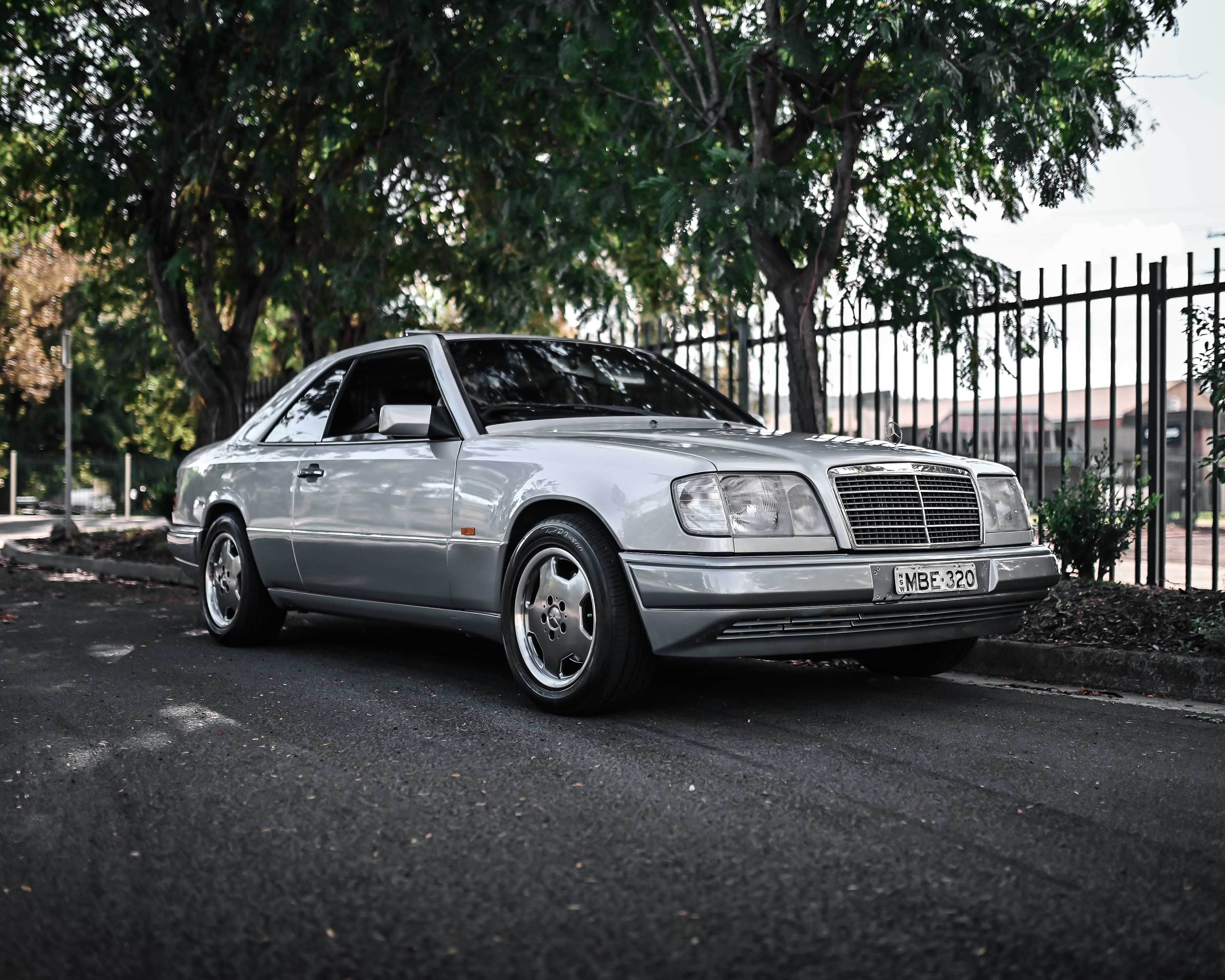 1994 MERCEDES-BENZ (W124) E320