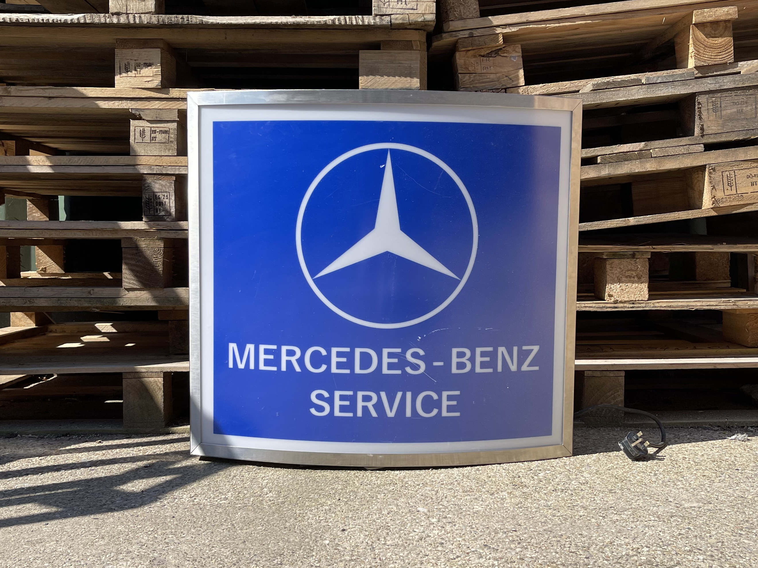 MERCEDES-BENZ ILLUMINATED SERVICE SIGN