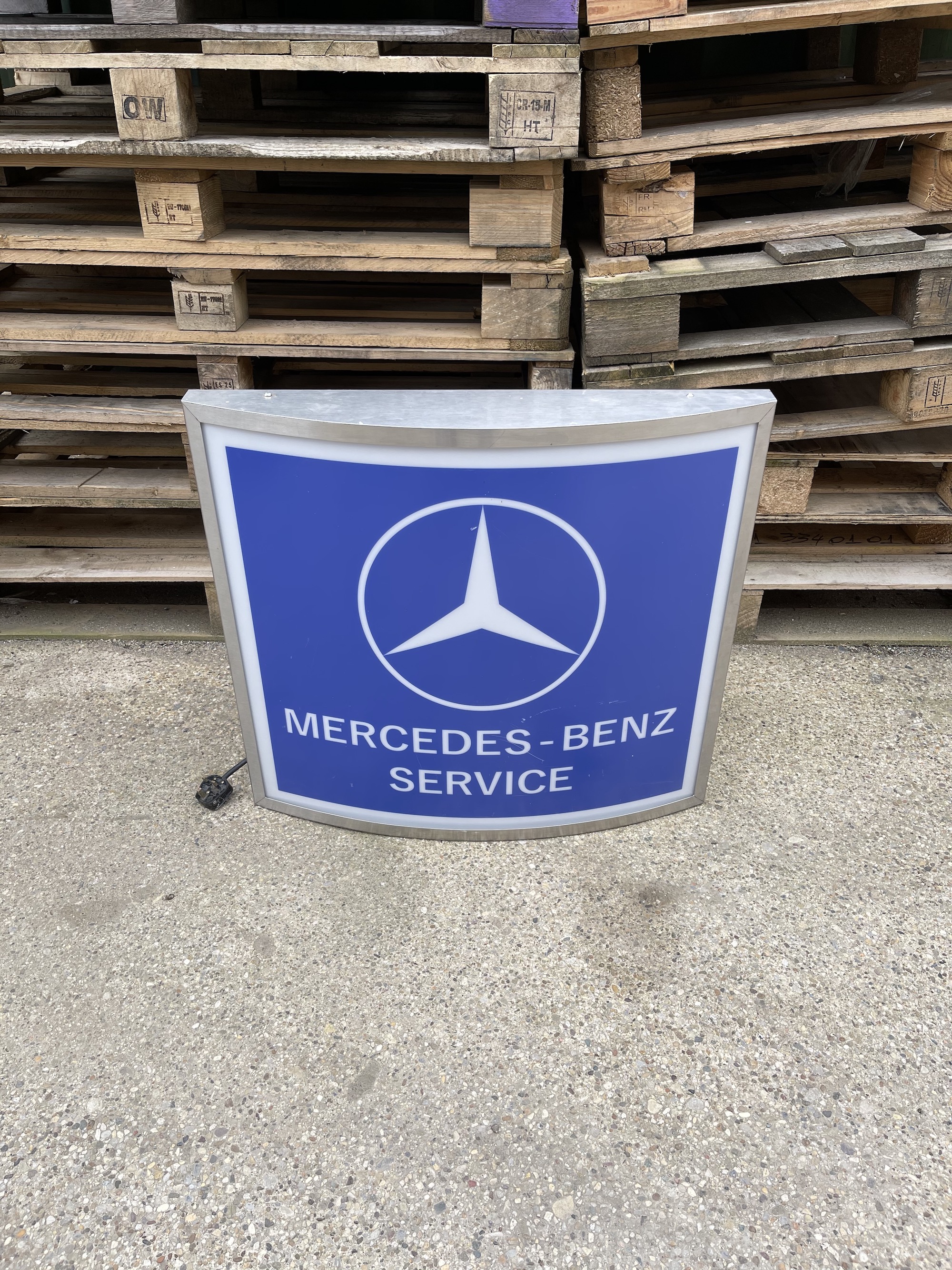 MERCEDES-BENZ ILLUMINATED SERVICE SIGN for sale by auction in Morpeth ...
