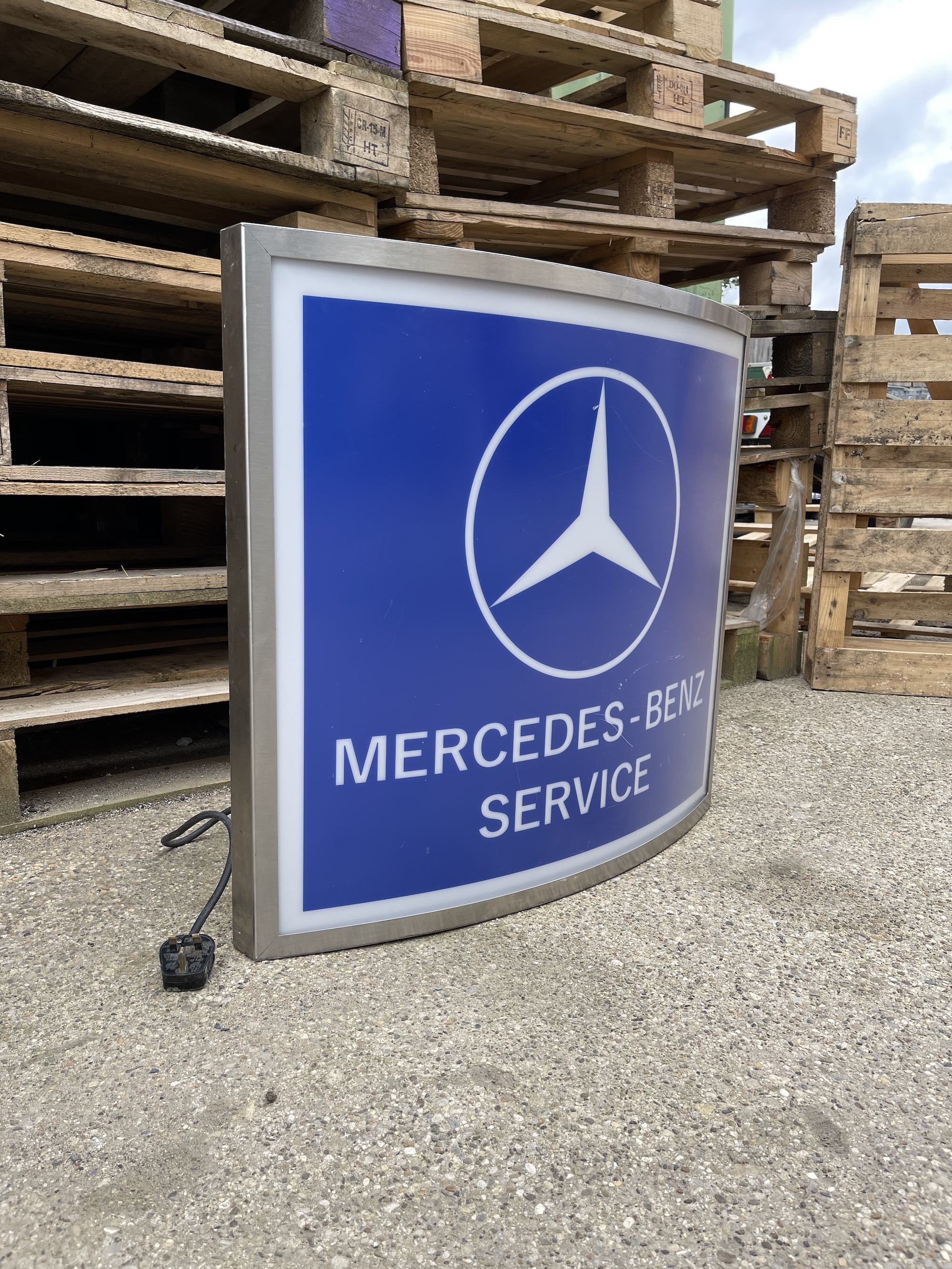 MERCEDES-BENZ ILLUMINATED SERVICE SIGN for sale by auction in Morpeth ...