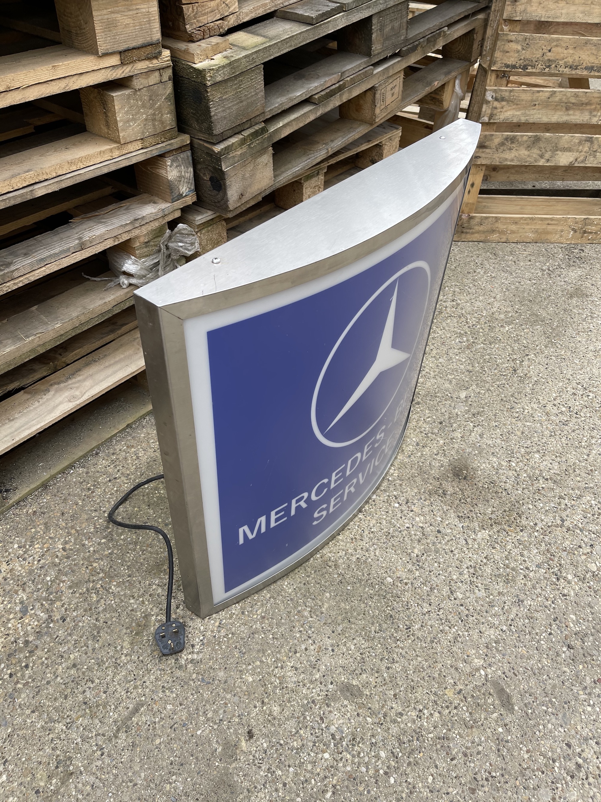 MERCEDES-BENZ ILLUMINATED SERVICE SIGN for sale by auction in Morpeth ...