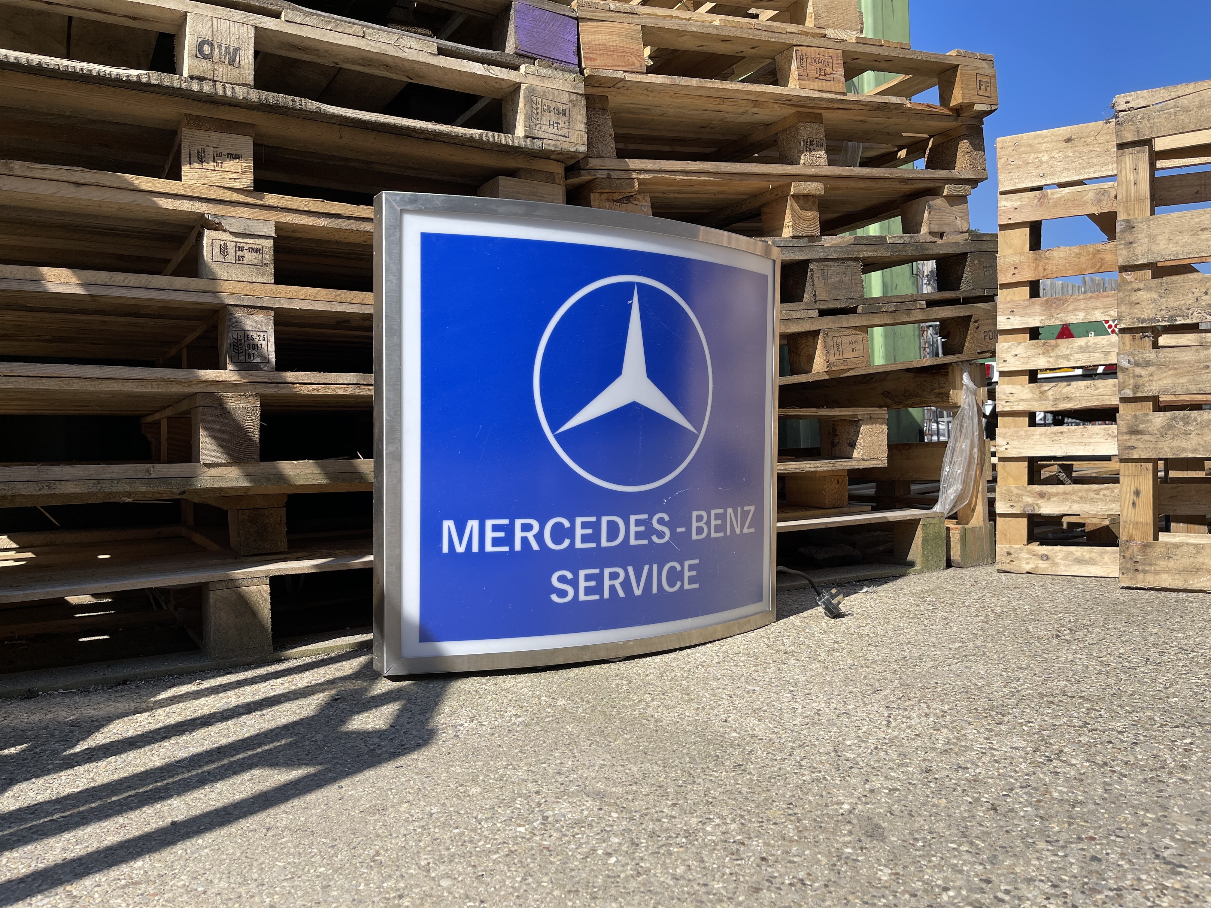 MERCEDES-BENZ ILLUMINATED SERVICE SIGN for sale by auction in Morpeth ...
