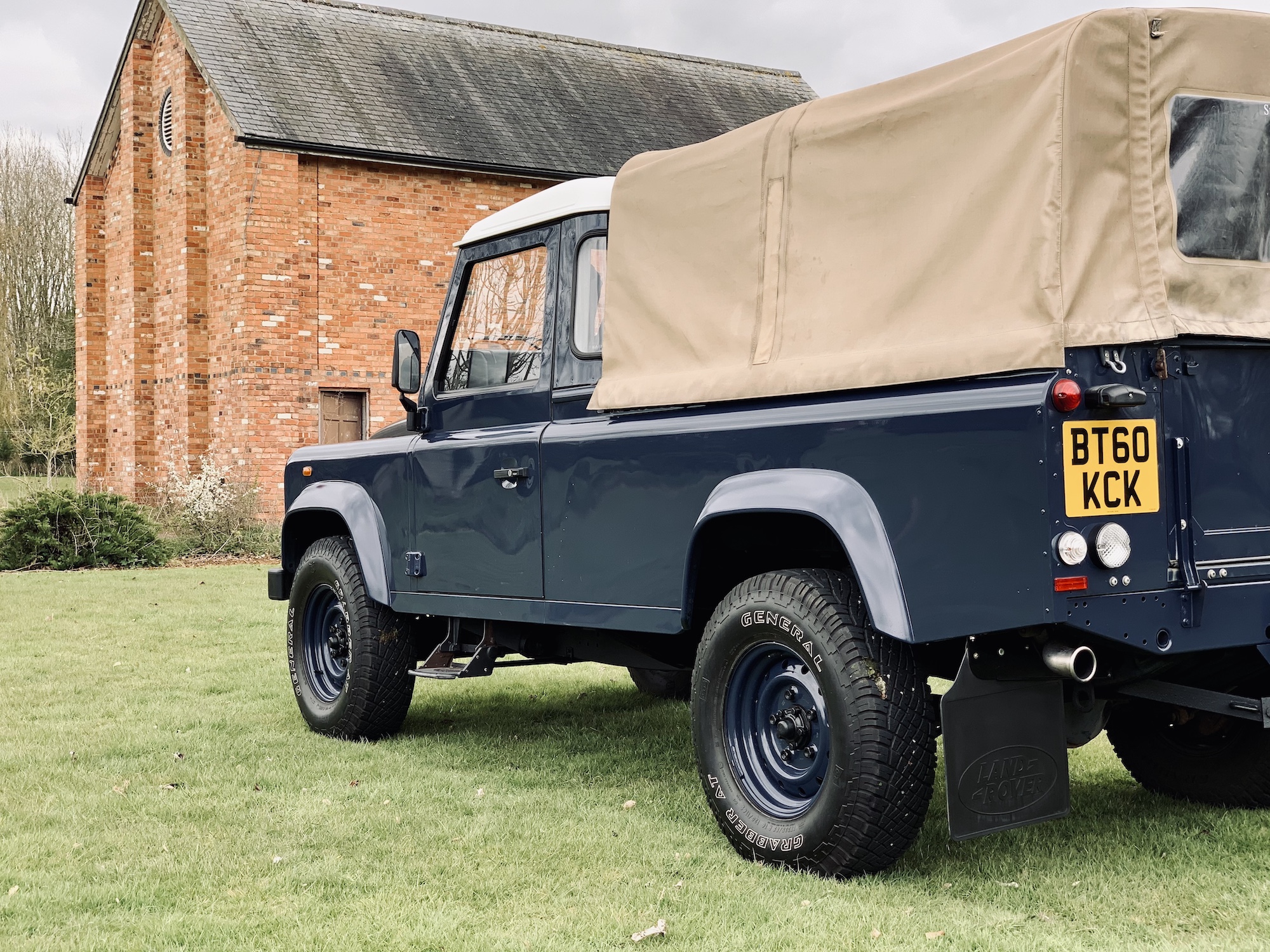 2011 LAND ROVER DEFENDER 110 SINGLE CAB PICKUP