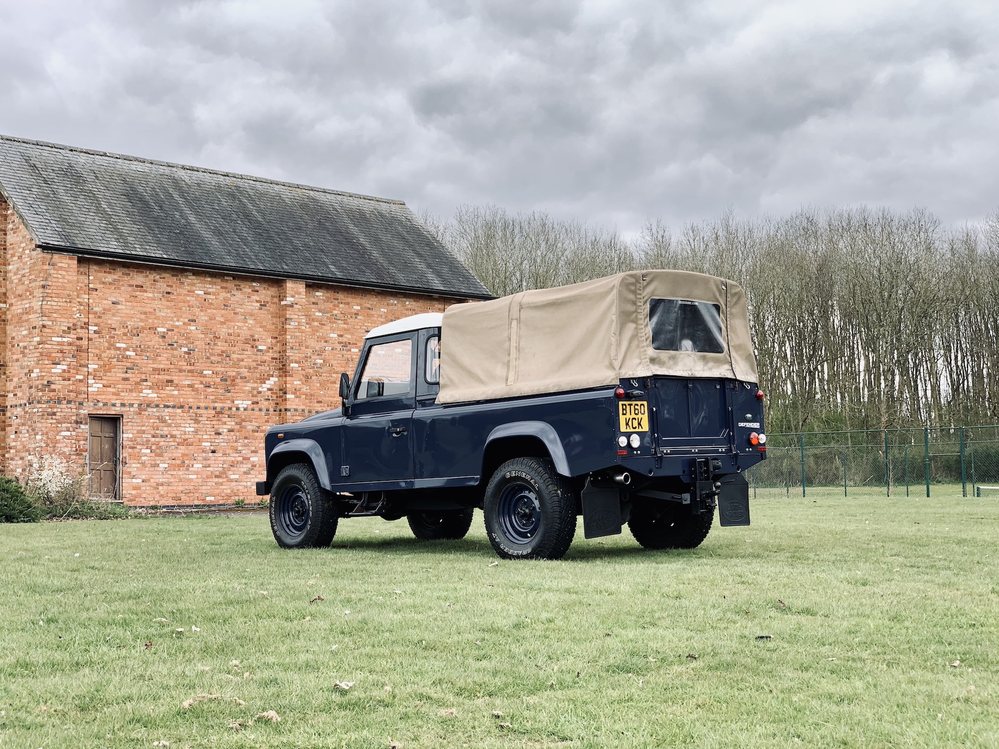 2011 LAND ROVER DEFENDER 110 SINGLE CAB PICKUP