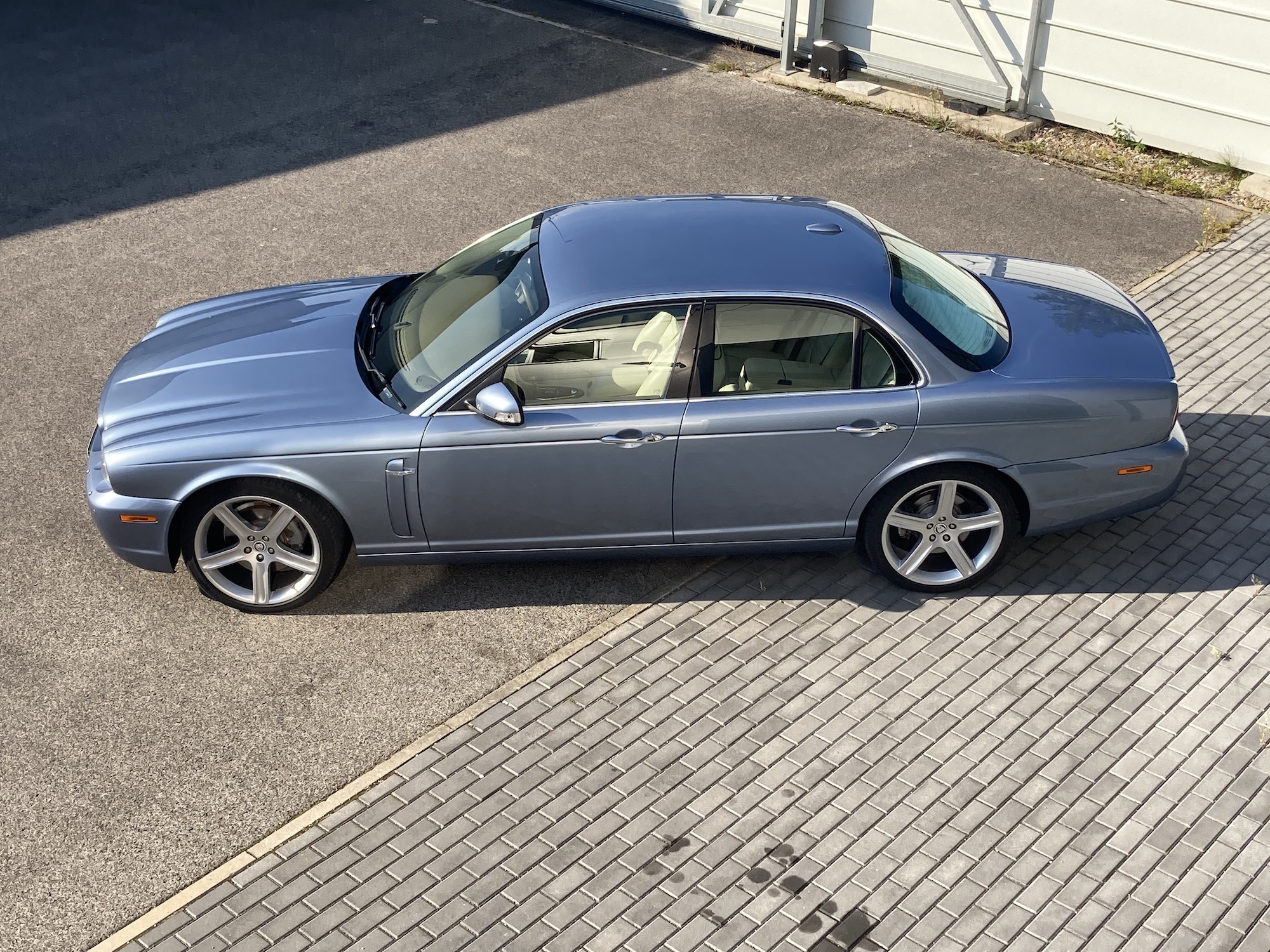 2009 JAGUAR XJ SOVEREIGN for sale by auction in Bamberg, Germany