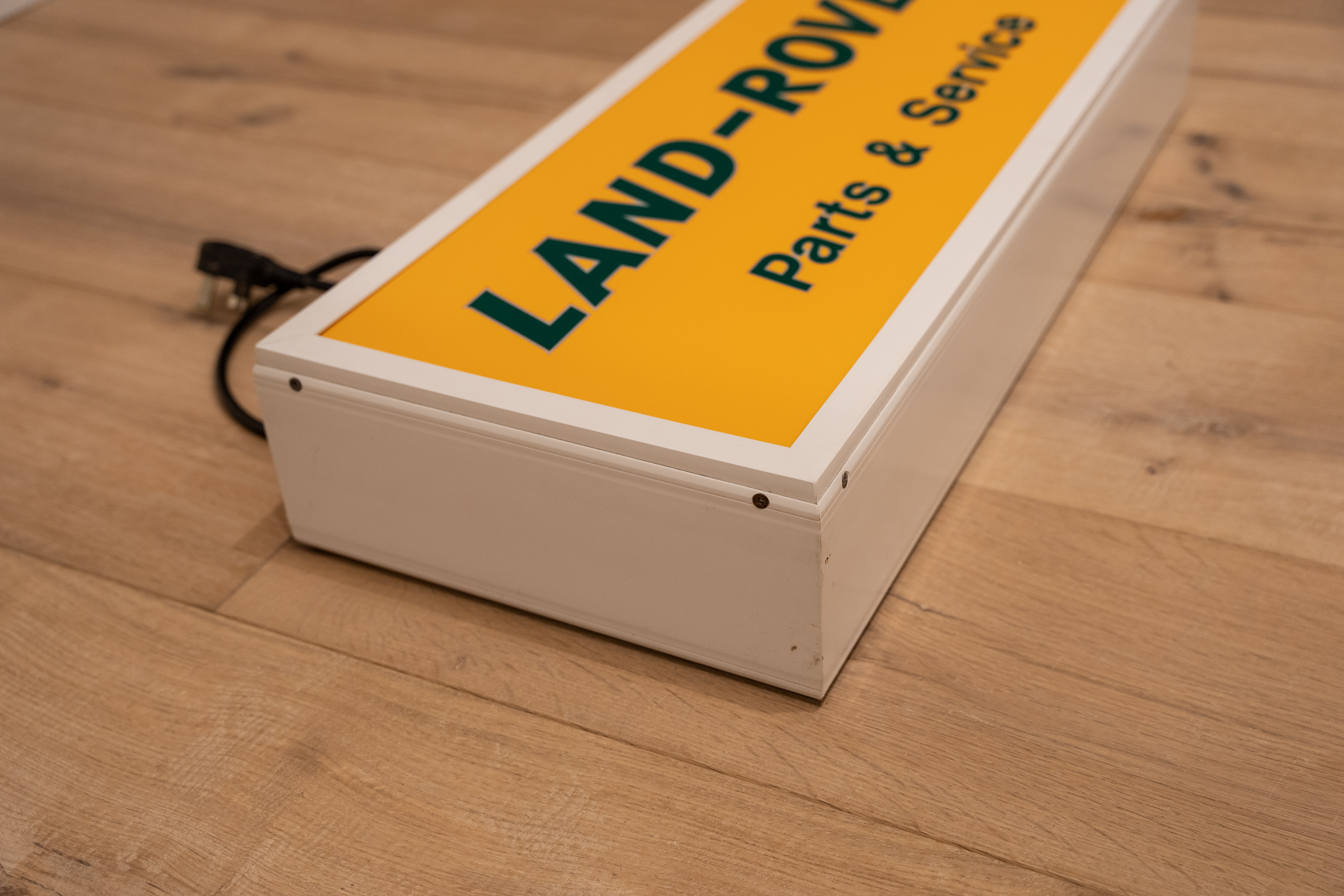 LAND ROVER ILLUMINATED ORIGINAL PARTS AND SERVICE SIGN