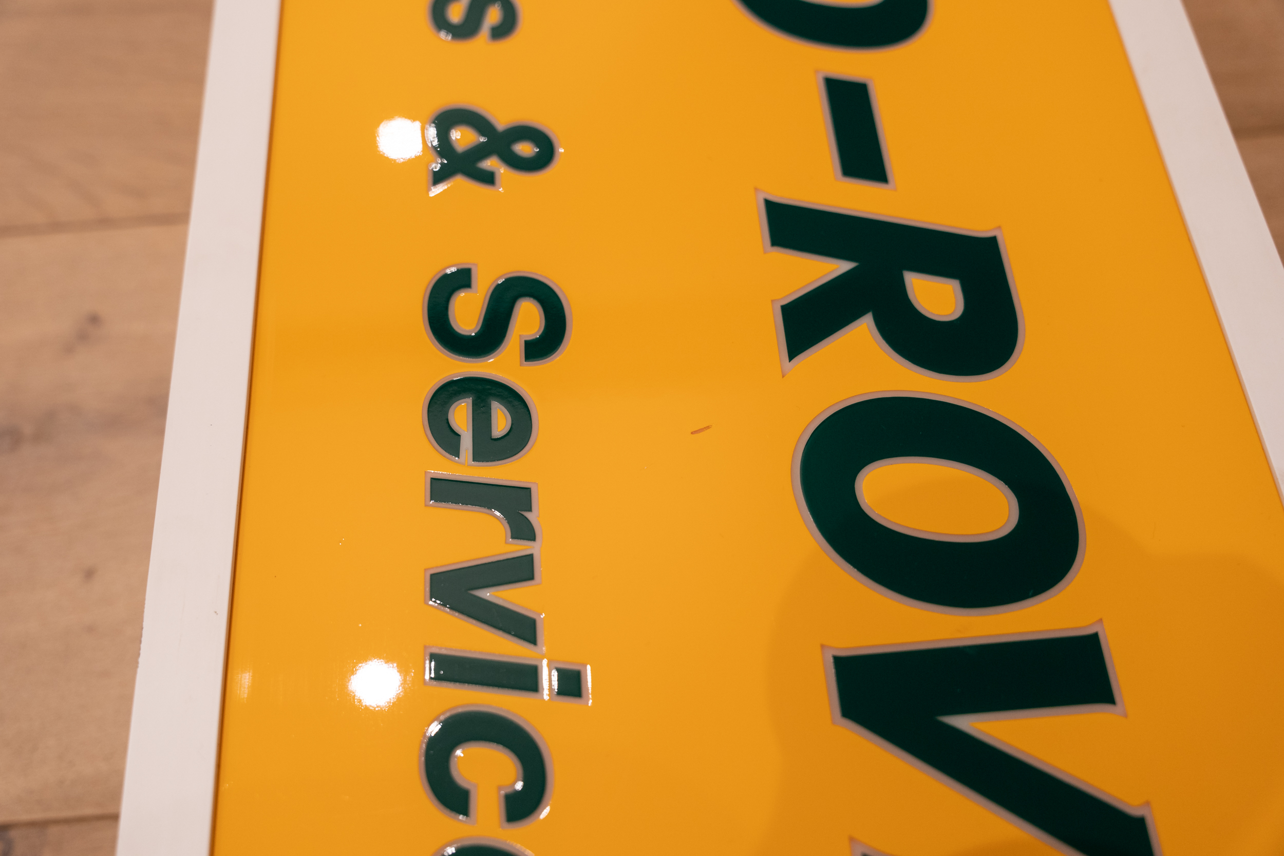 LAND ROVER ILLUMINATED ORIGINAL PARTS AND SERVICE SIGN