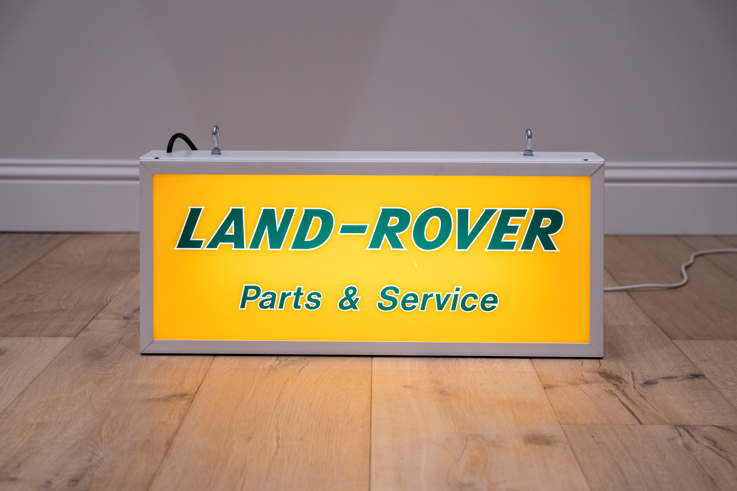 LAND ROVER ILLUMINATED ORIGINAL PARTS AND SERVICE SIGN for sale by ...