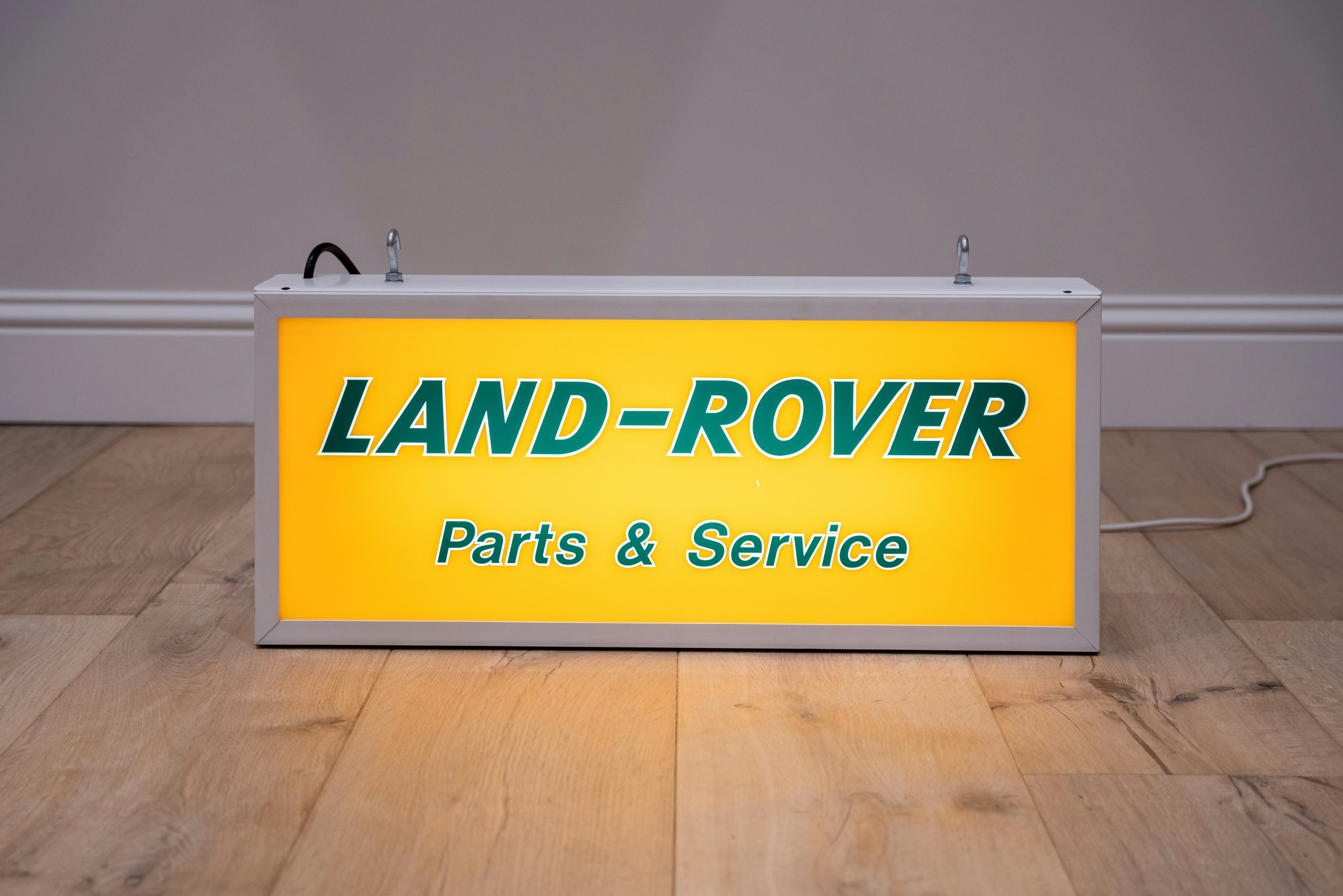LAND ROVER ILLUMINATED ORIGINAL PARTS AND SERVICE SIGN for sale by ...