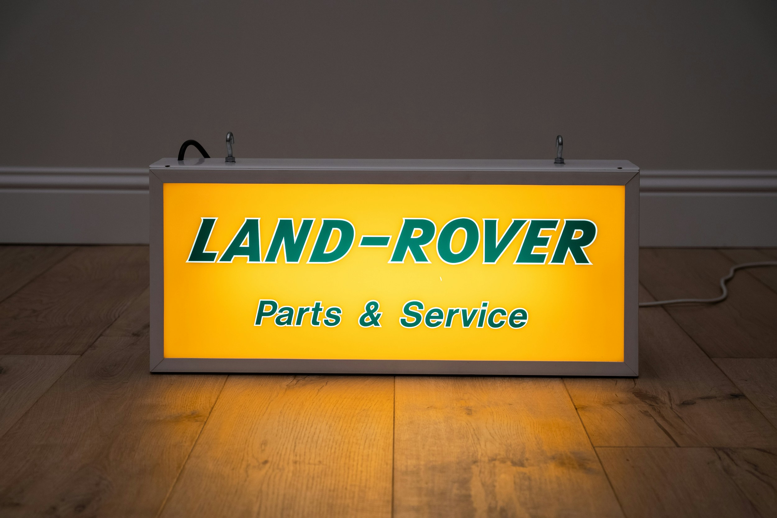 LAND ROVER ILLUMINATED ORIGINAL PARTS AND SERVICE SIGN for sale by ...