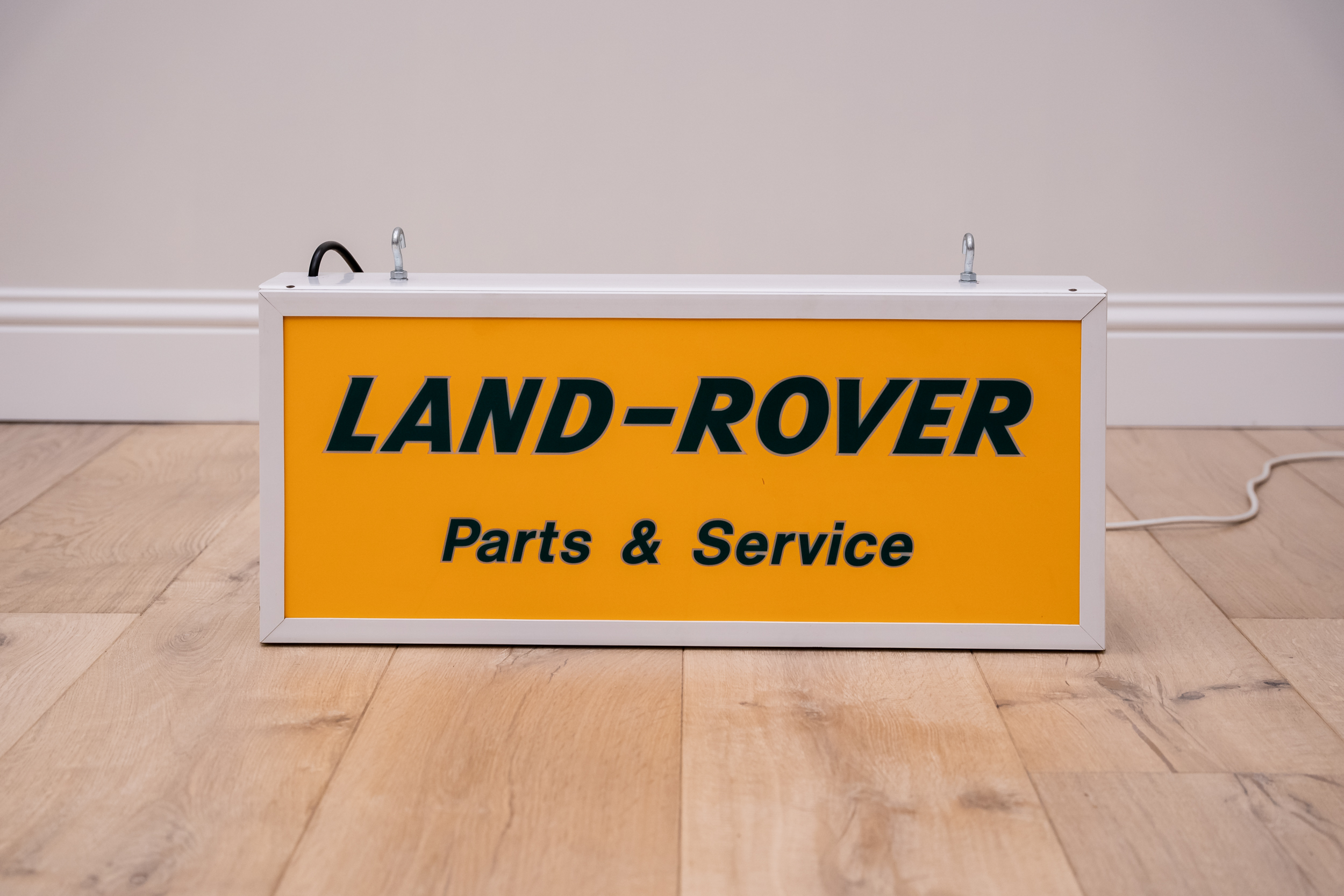 LAND ROVER ILLUMINATED ORIGINAL PARTS AND SERVICE SIGN