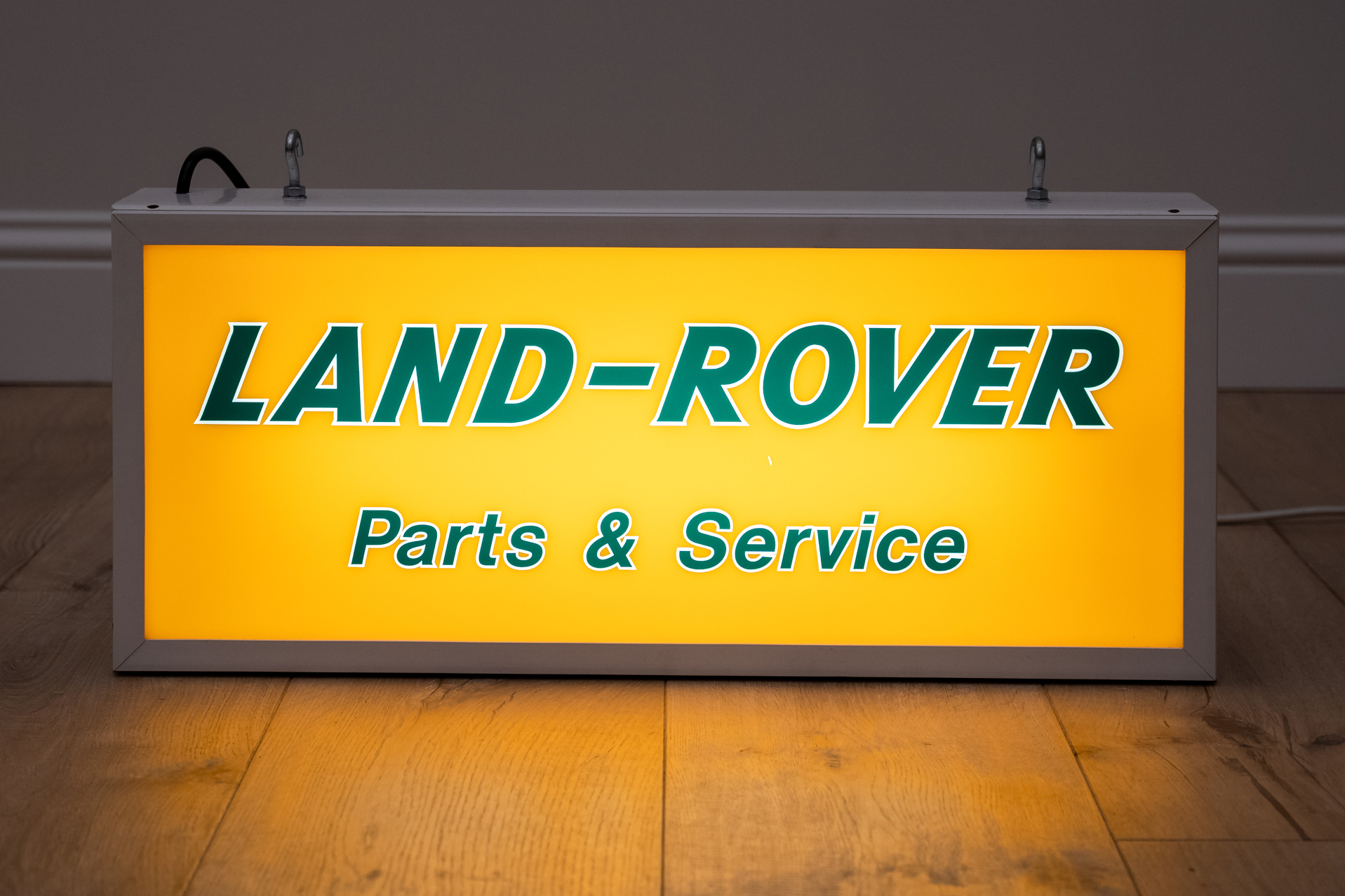 LAND ROVER ILLUMINATED ORIGINAL PARTS AND SERVICE SIGN