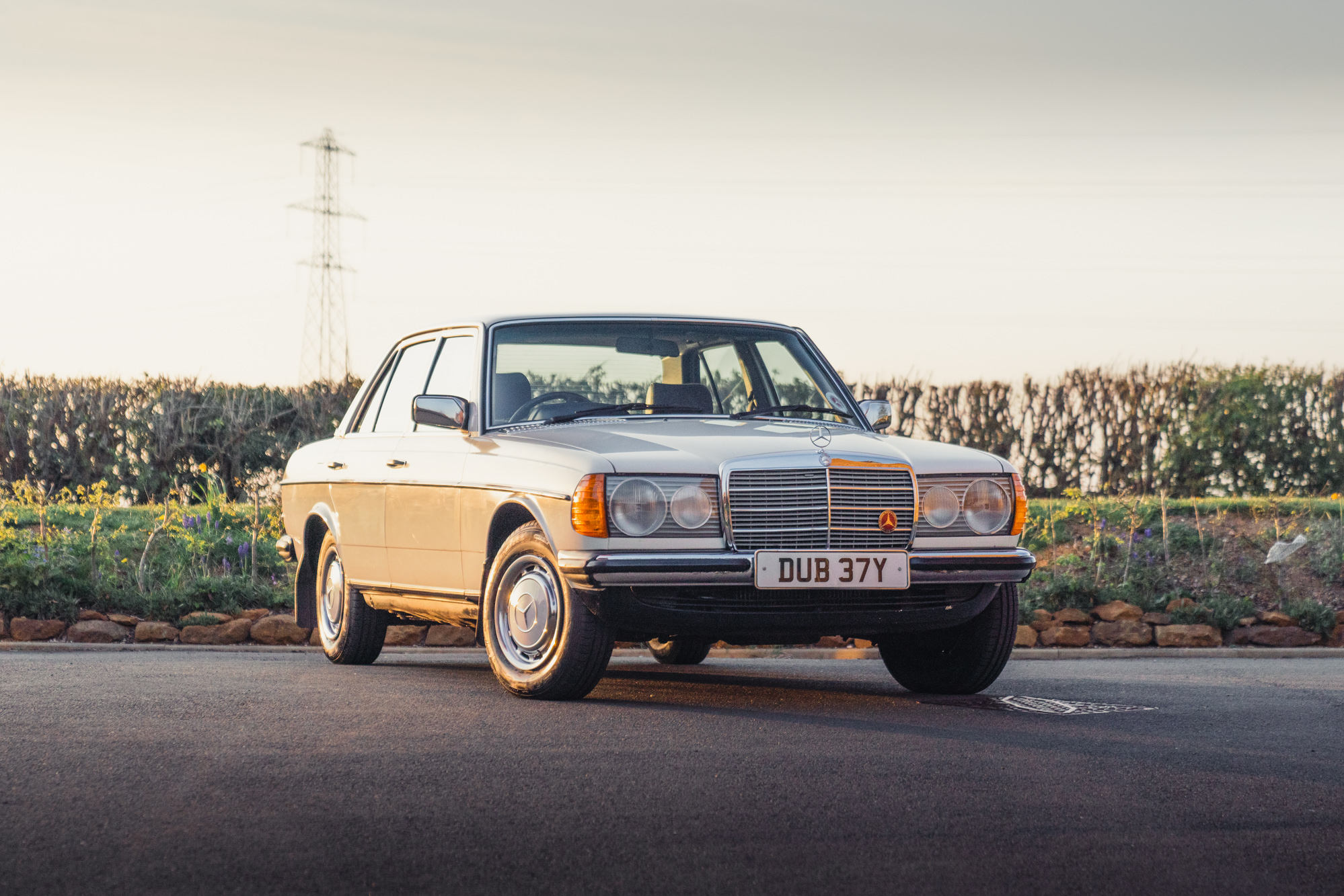 1982 MERCEDES-BENZ (W123) 200 for sale by auction in Banbury ...