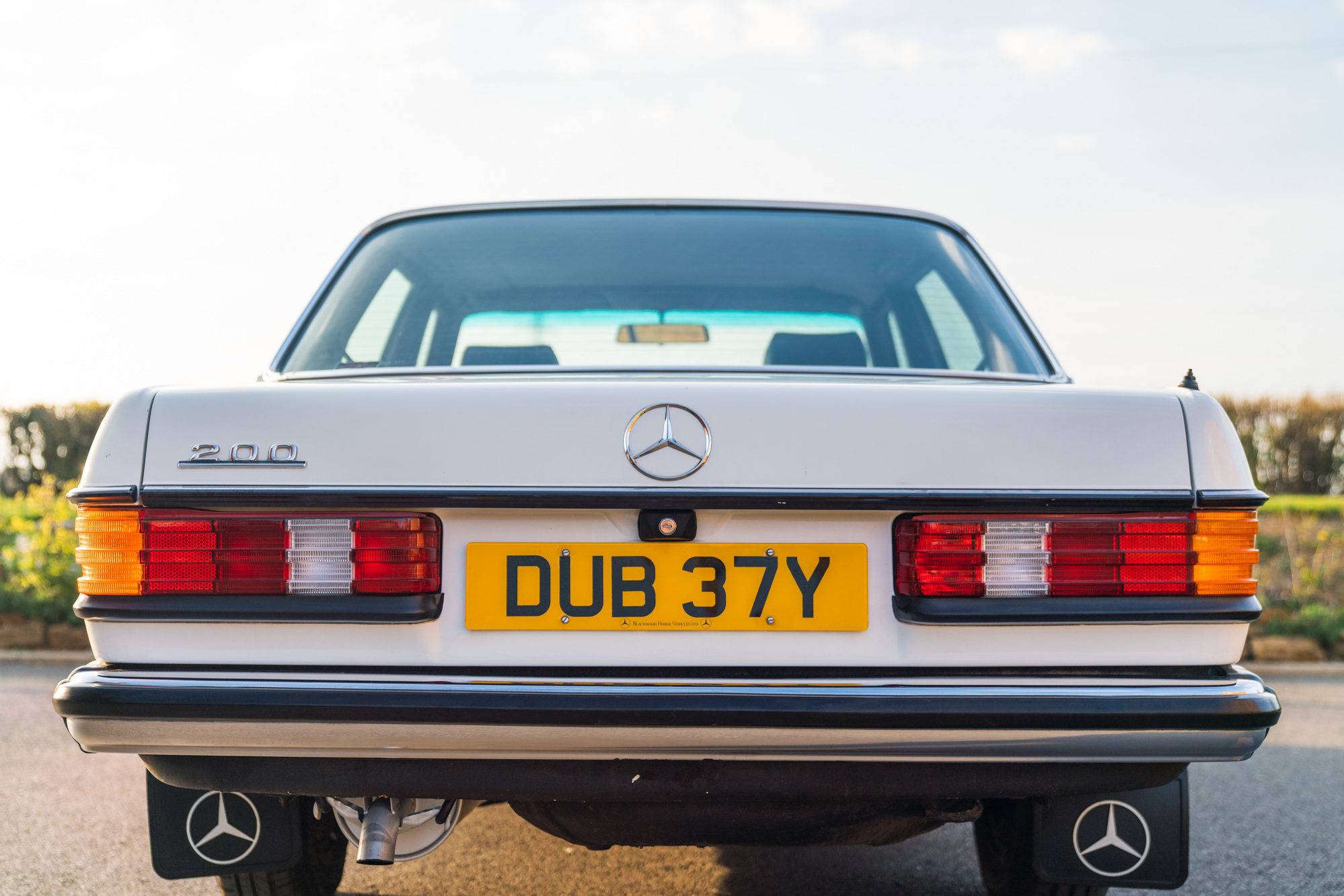 1982 MERCEDES-BENZ (W123) 200 for sale by auction in Banbury ...