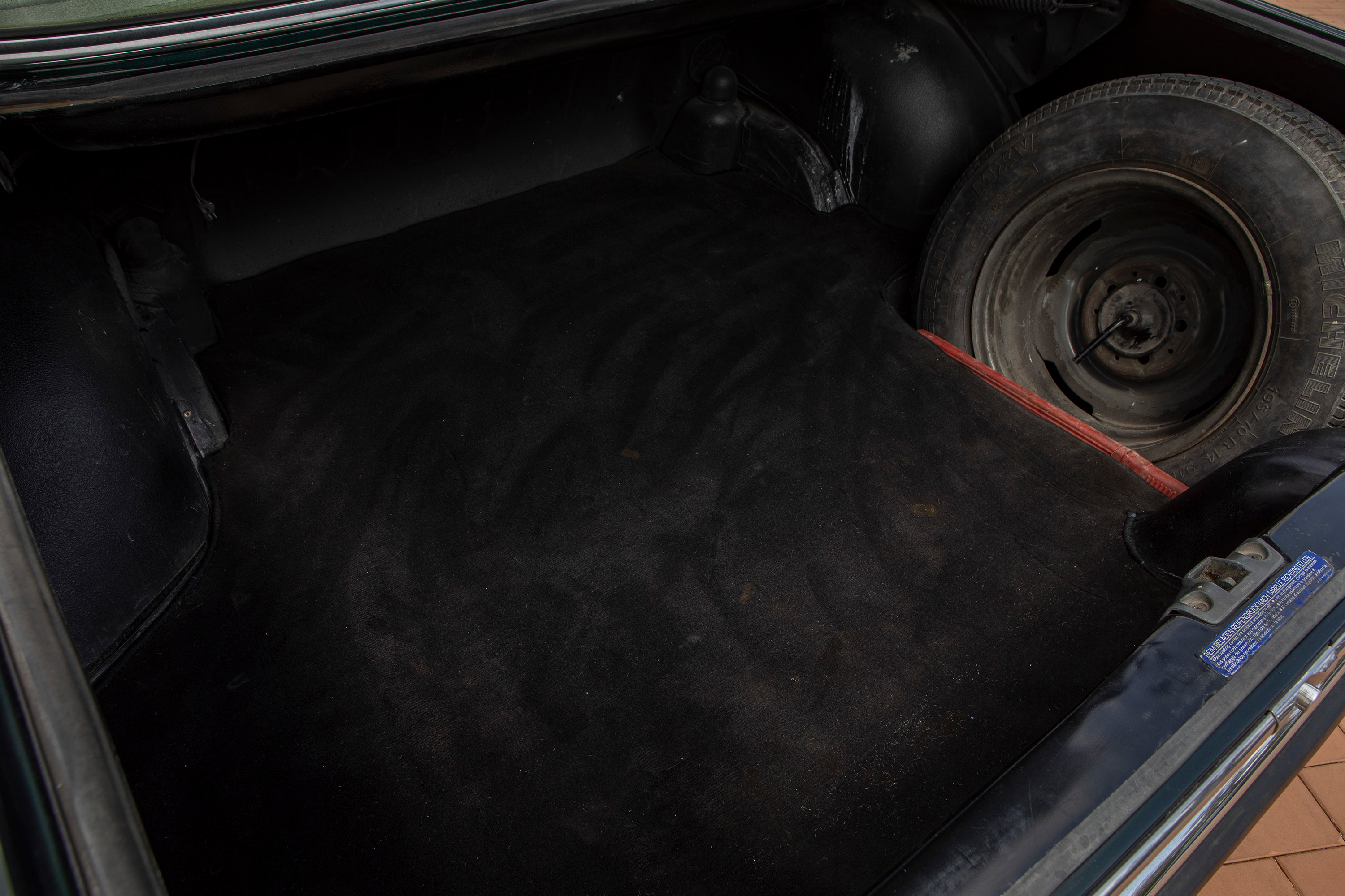 1973 MERCEDES-BENZ (W114) 250 CE