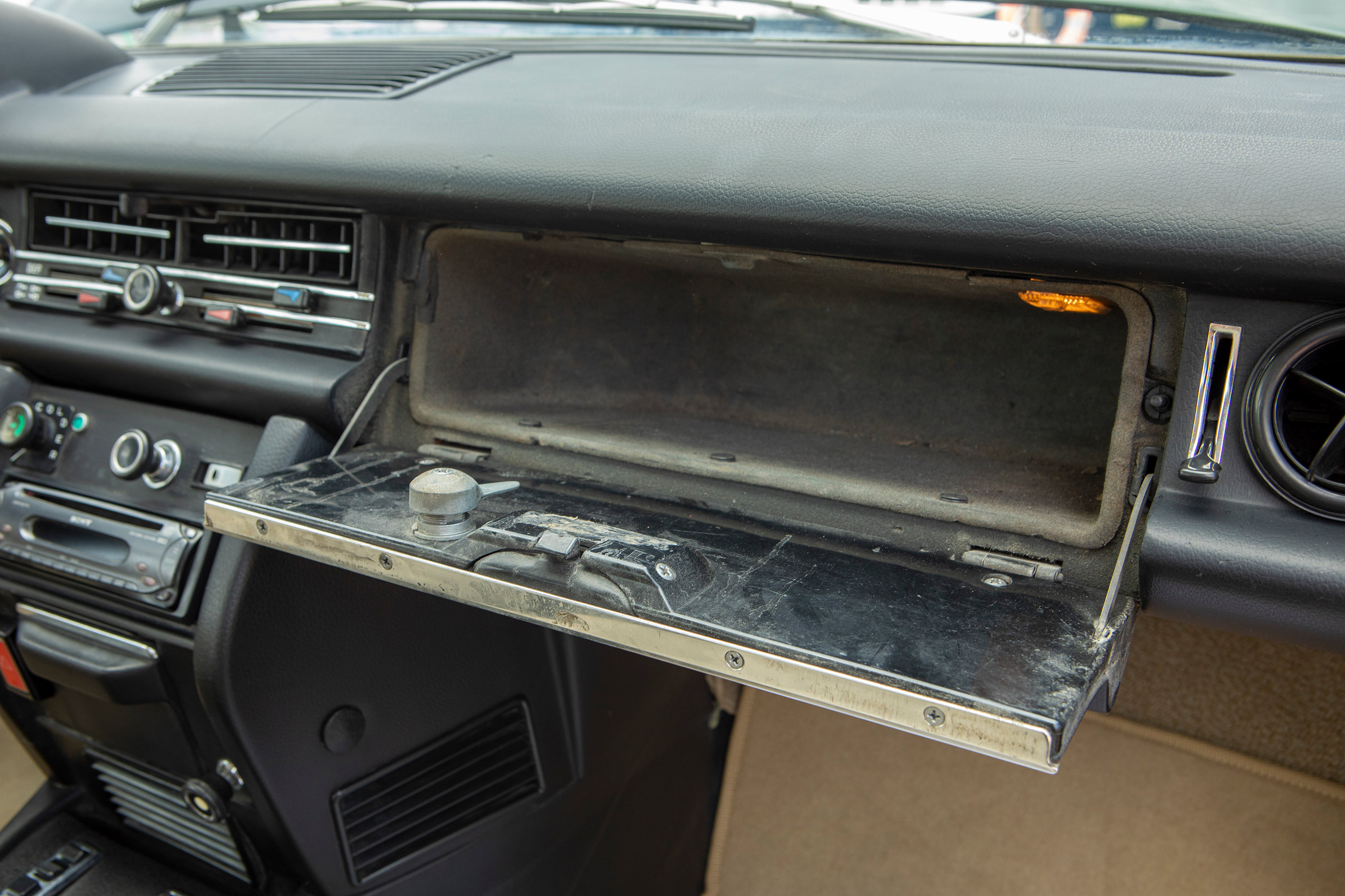 1973 MERCEDES-BENZ (W114) 250 CE