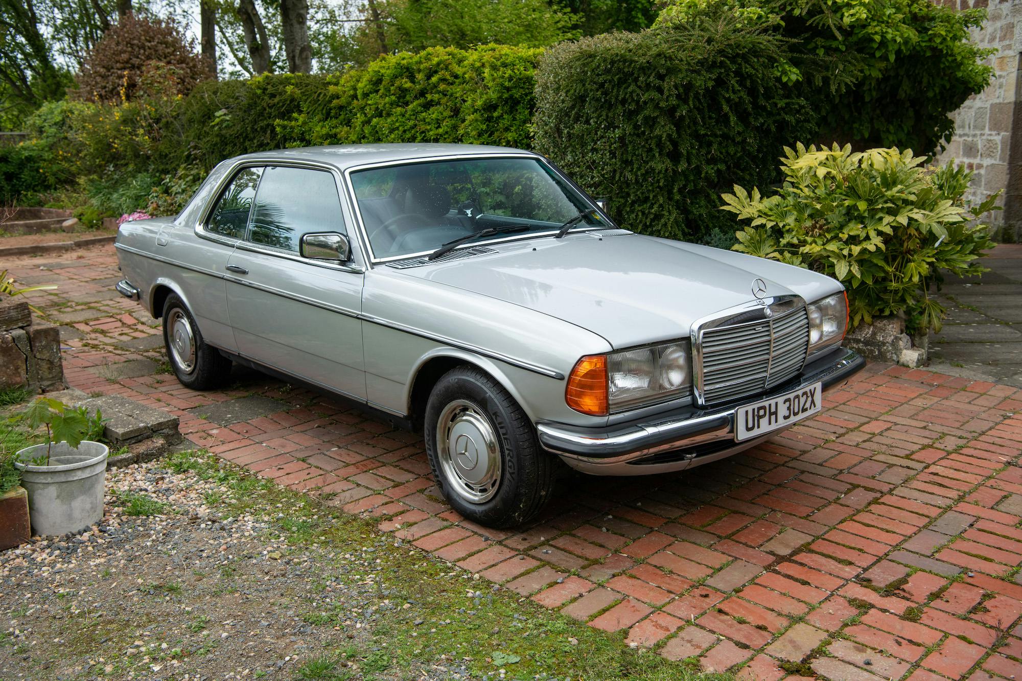 1982 MERCEDES-BENZ (W123) 230 CE
