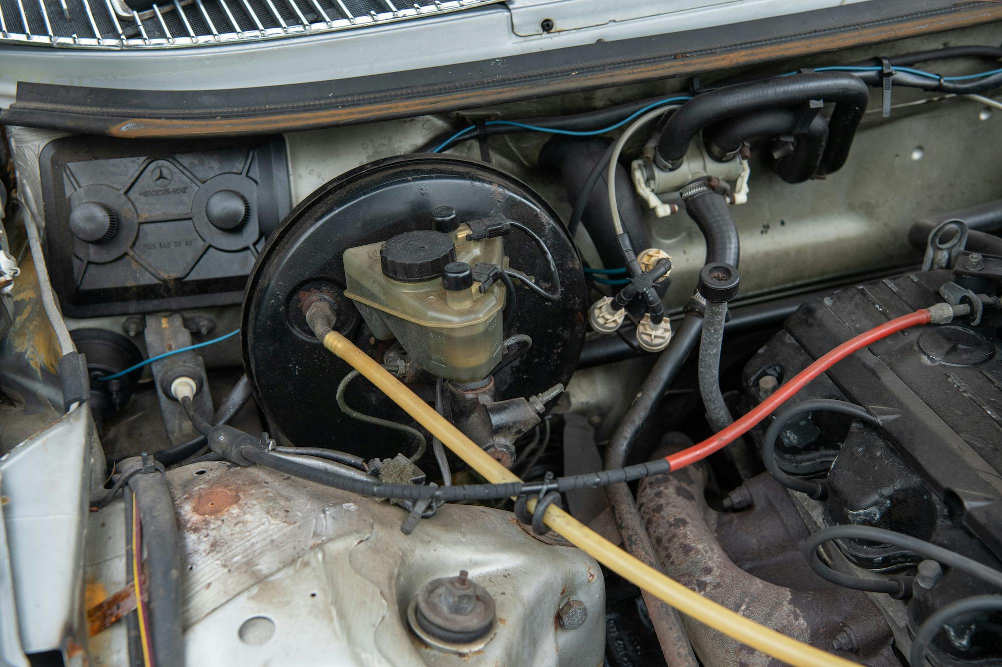 1982 MERCEDES-BENZ (W123) 230 CE